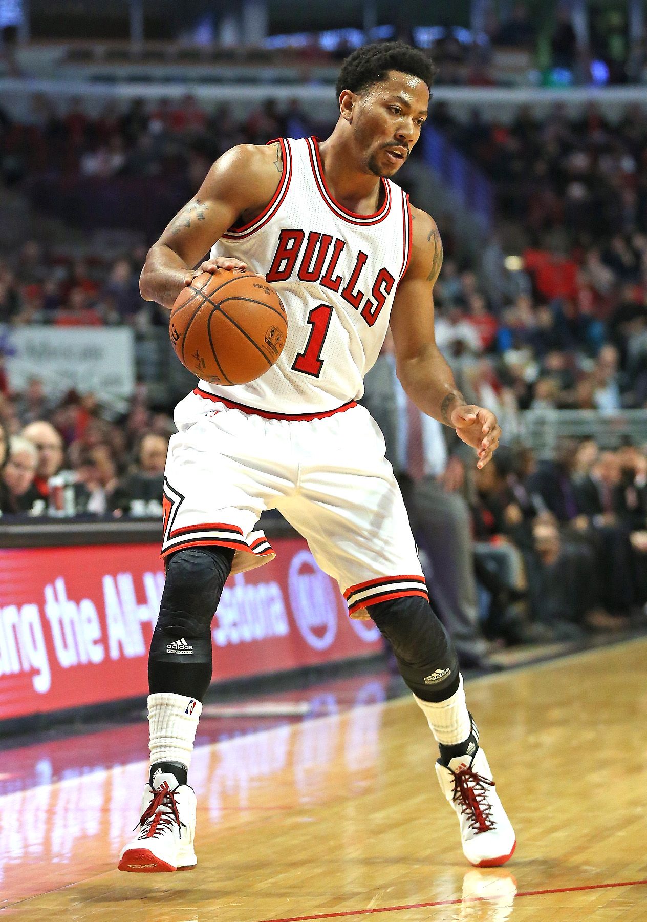Derrick Rose Has Knee - Image 1 from Sports Buzz: Derrick Rose Has Knee ...