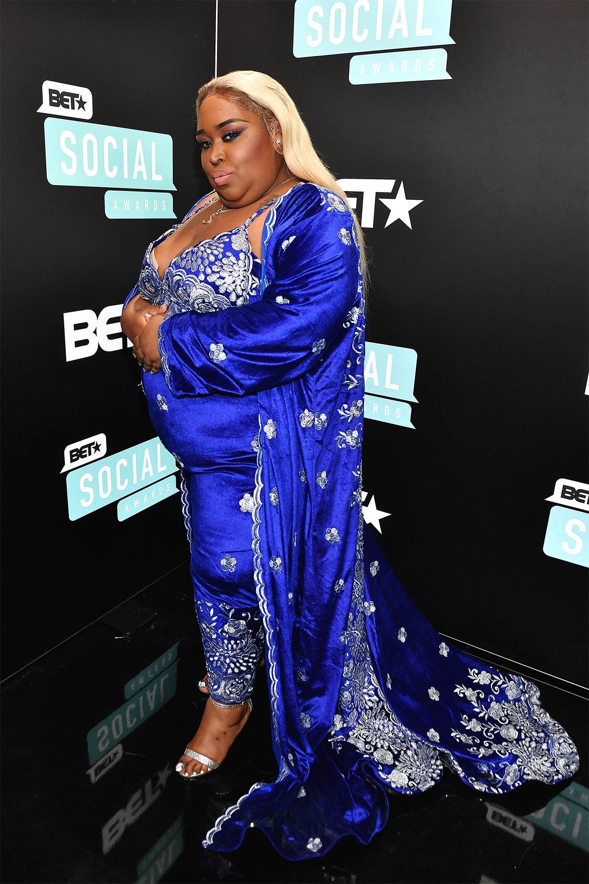 Stace Face makes her entrance - Image 23 from BEST LOOKS ON THE BET ...