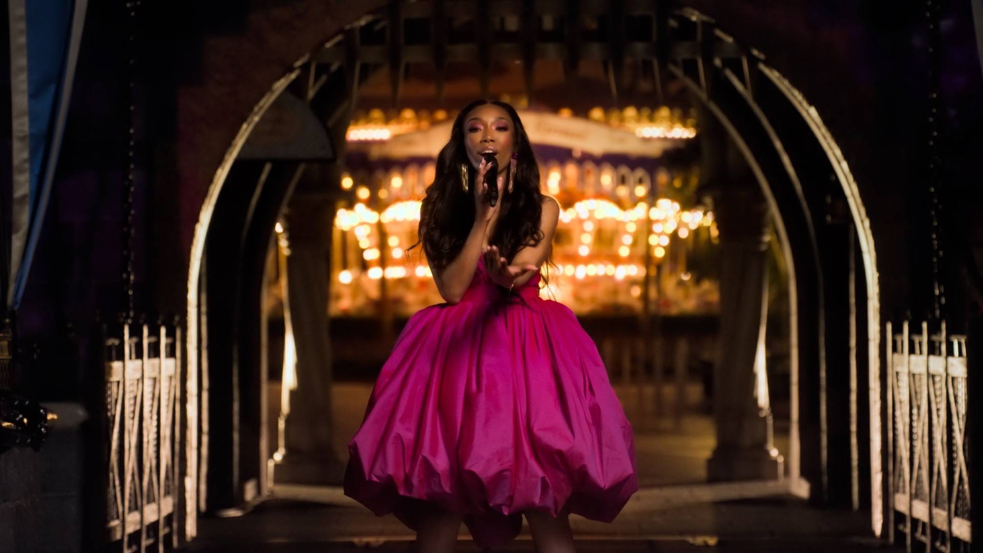 Brandy Performs at Disneyland Resort, Celebrating Princesses Everywhere ...