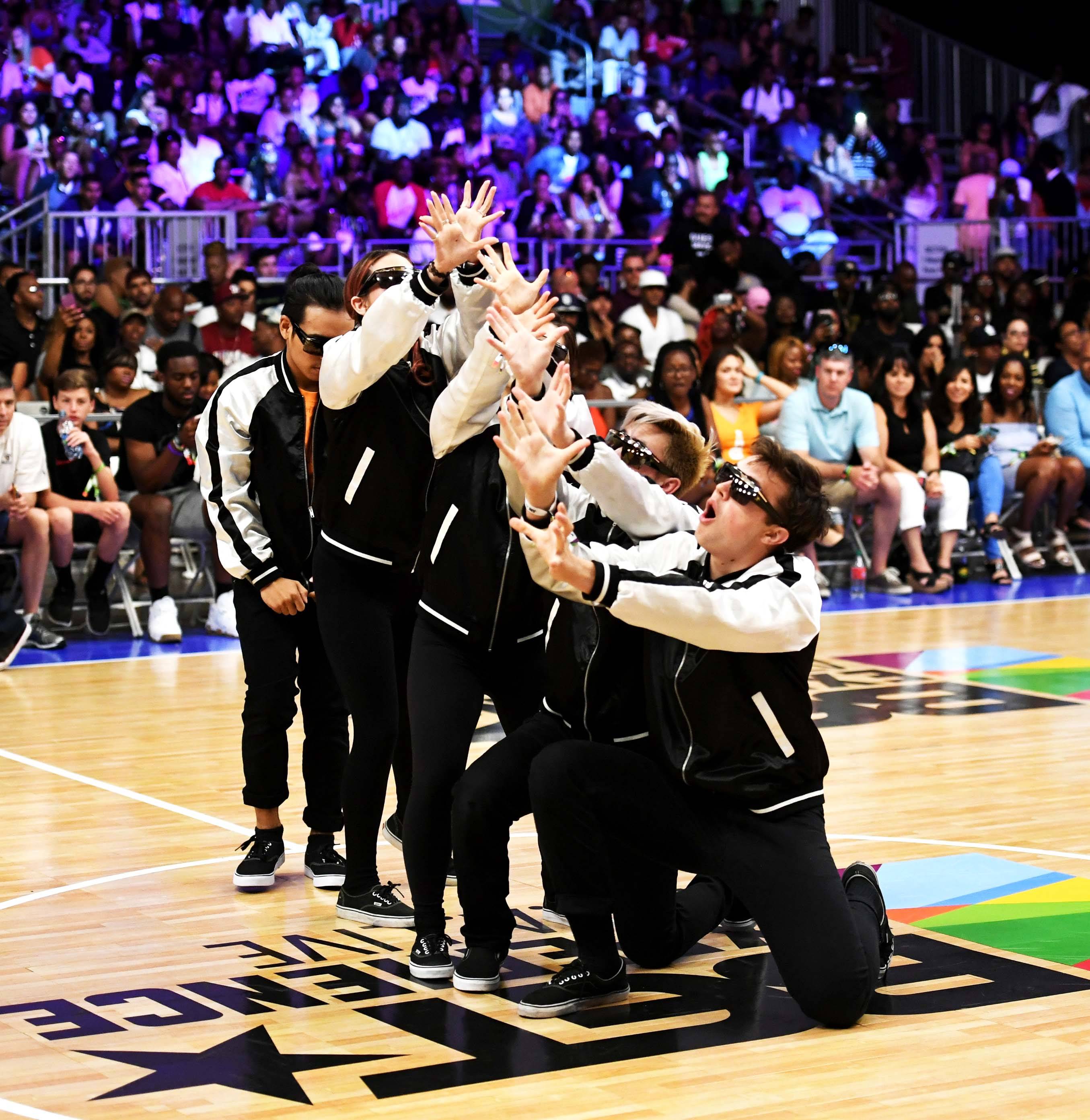 Crushing It on the - Image 11 from Top Celebrity Basketball Halftime ...