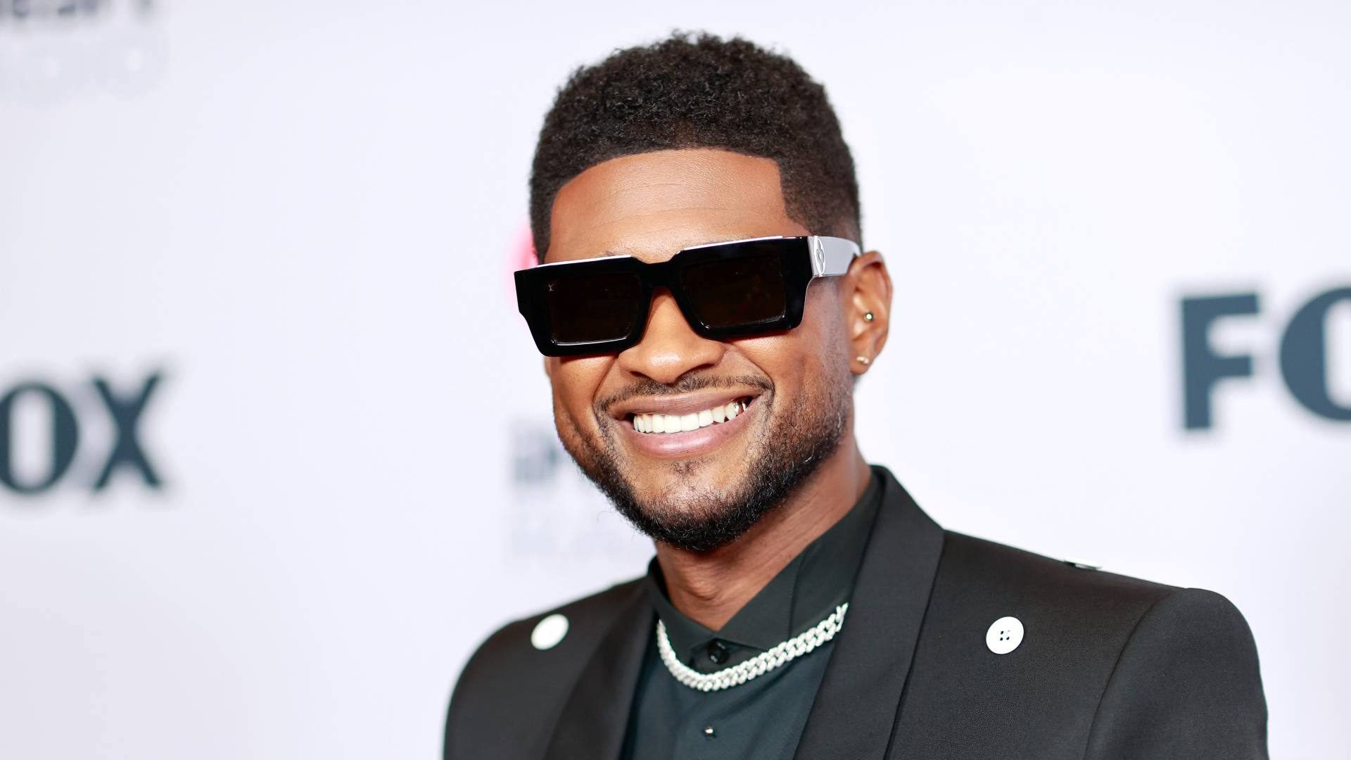 Usher just touched down - Image 1 from Usher Debuts A New Hair Color In ...