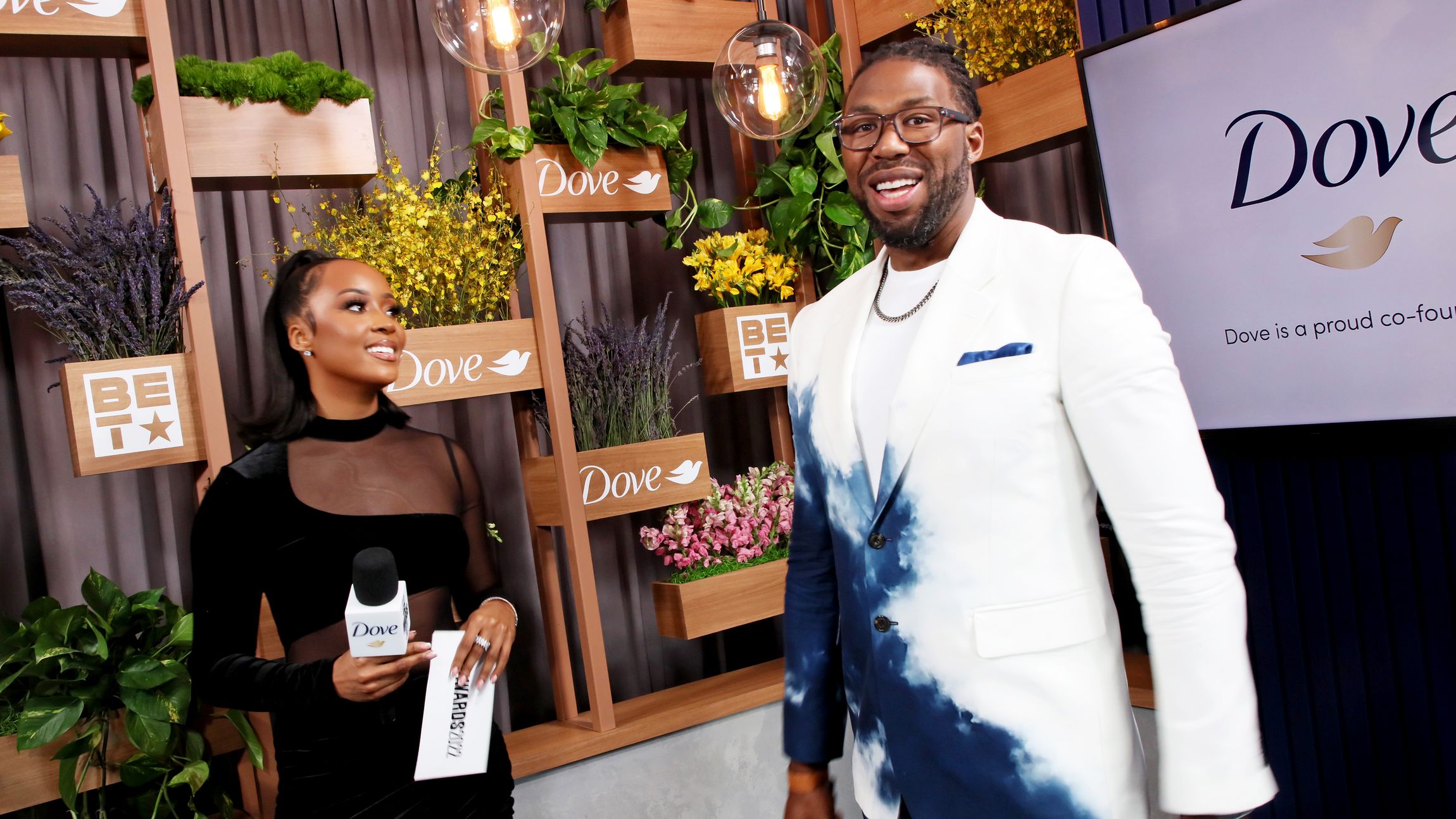 Amanda Booz and Presenter - Image 3 from Scenes from the BET Awards ...