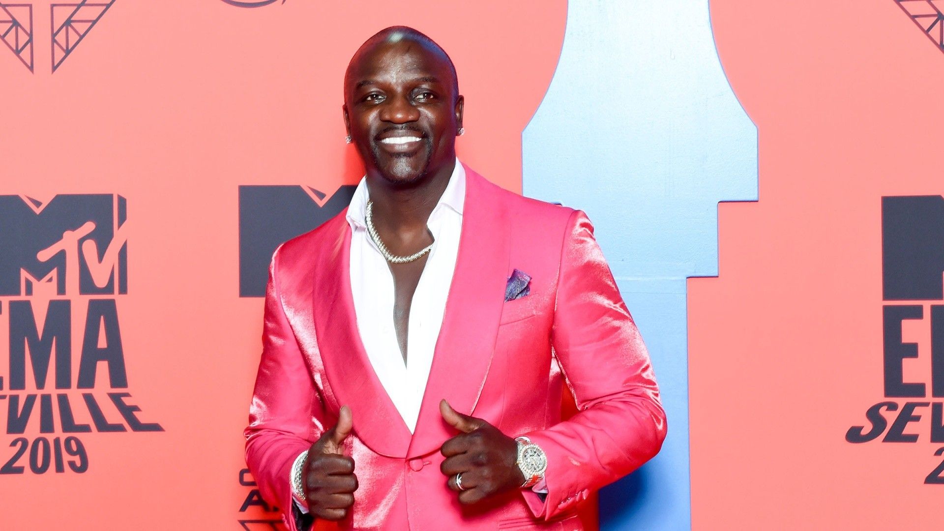 Akon Shares How He Received $1 Billion In Credit From China - (Video ...