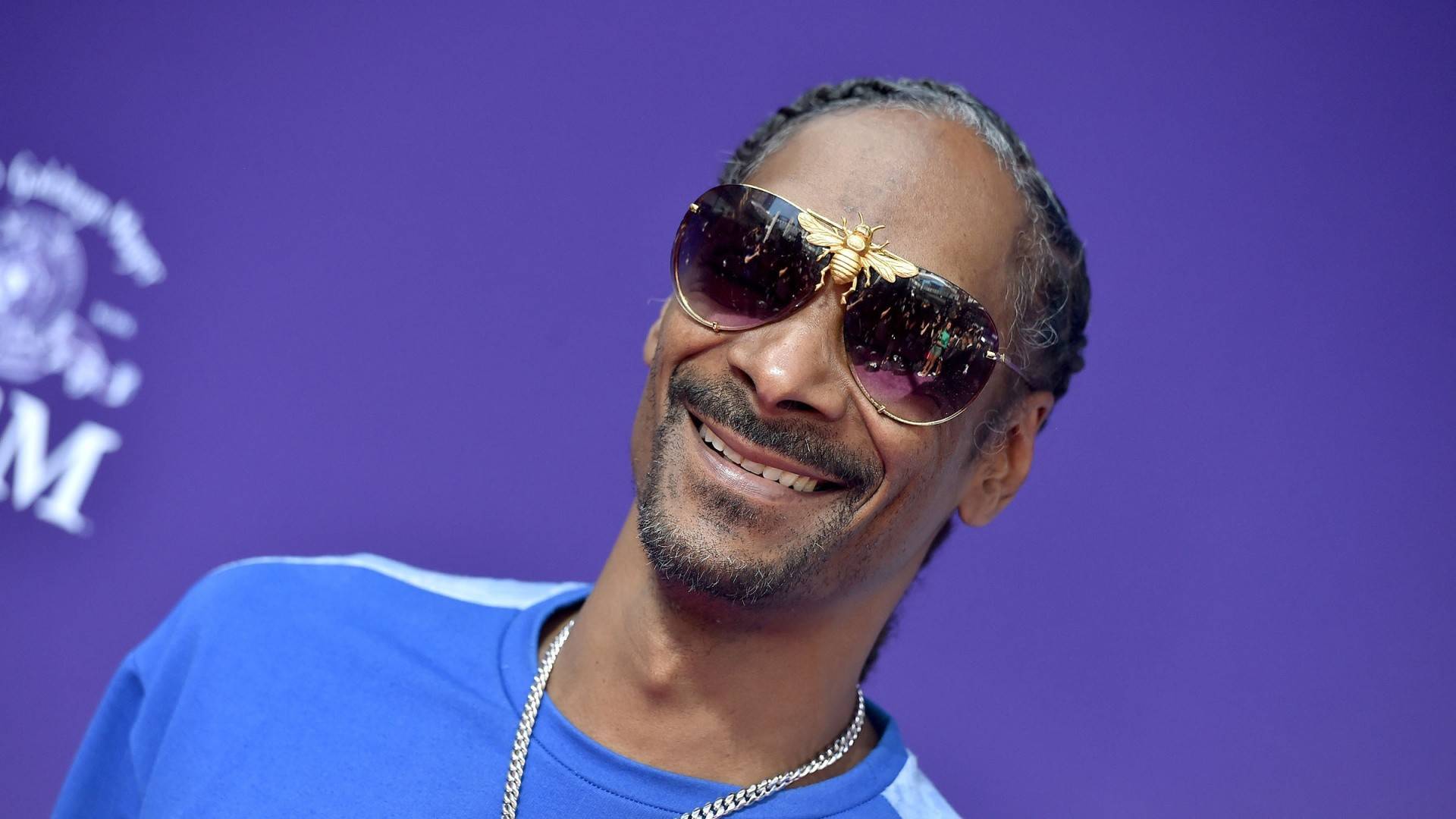 Snoop Dogg Gives His Full Time Blunt Roller A Raise - (Video Clip ...