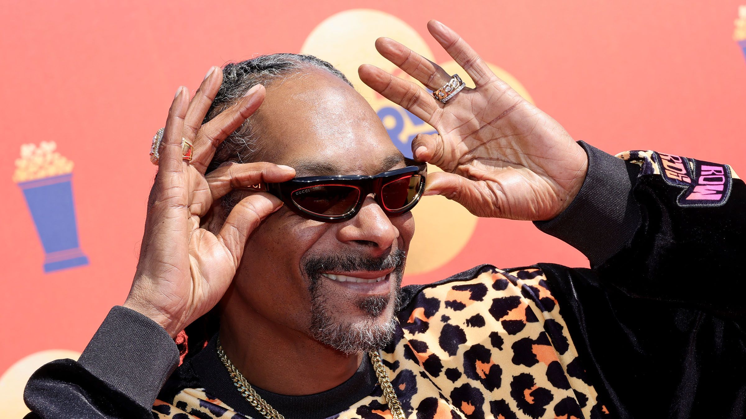 Snoop Dogg Gives His Full-Time Blunt Roller A Raise | News | BET