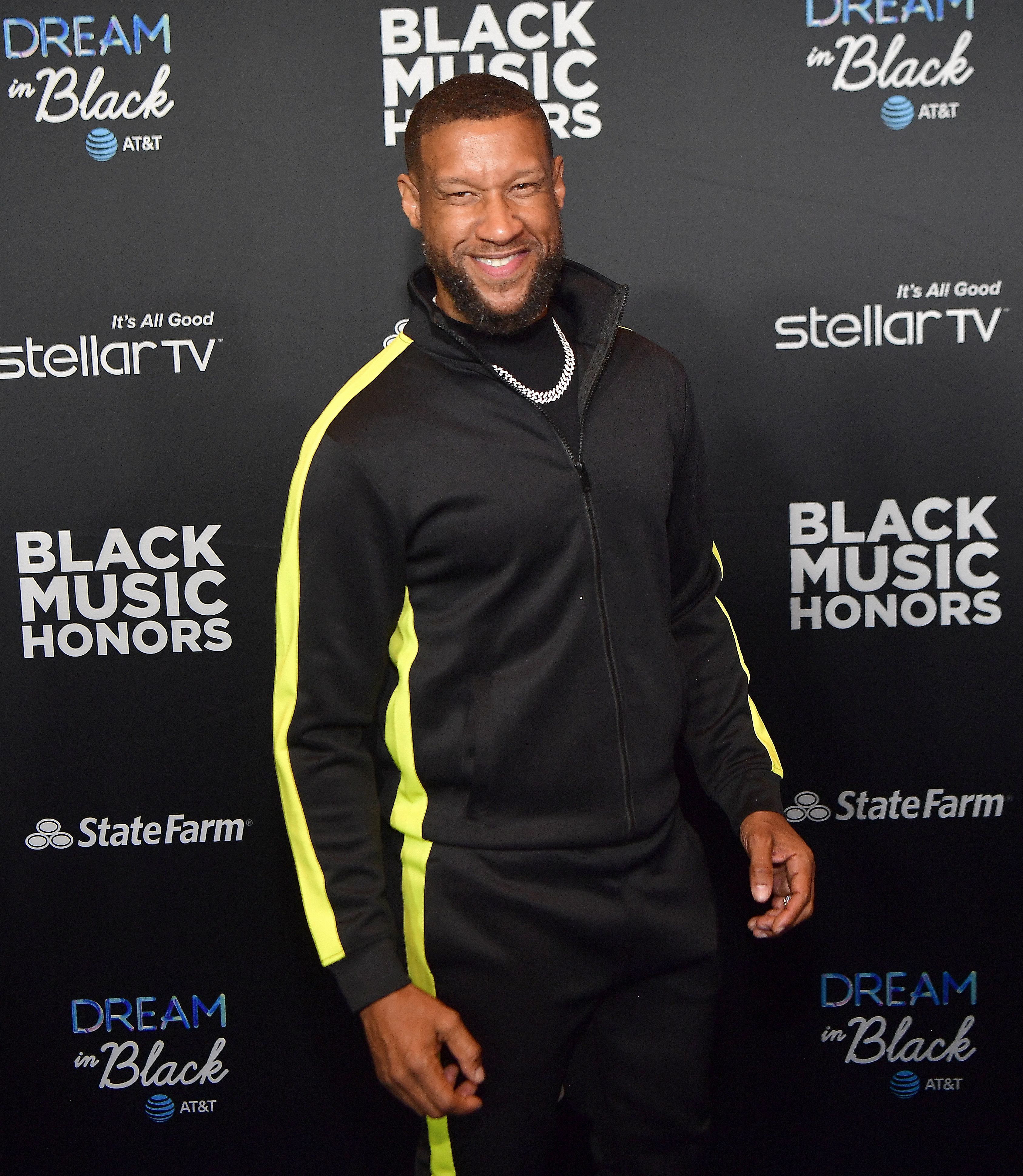 Watch Singer Tony Terry Serenade Couple At Their Social Distancing ...