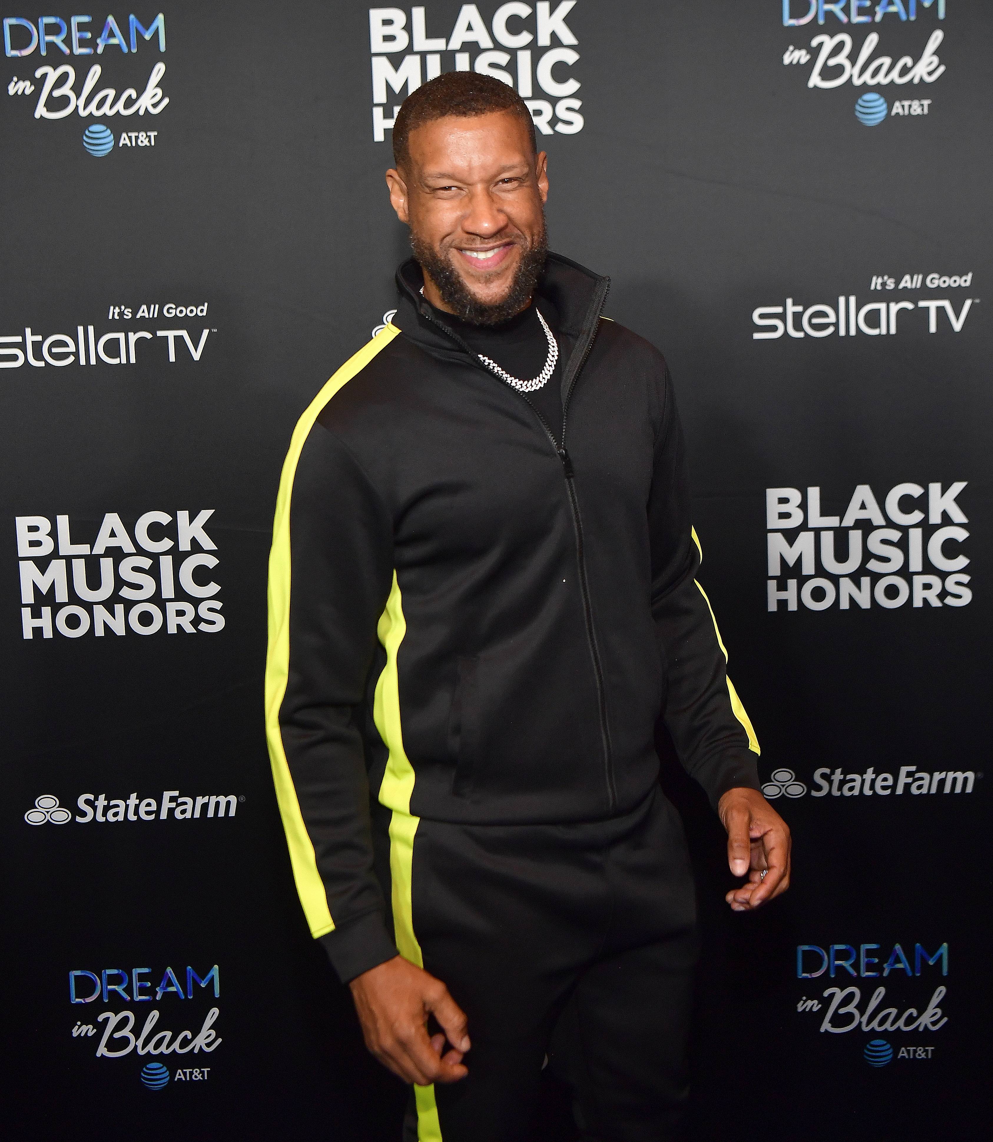 Watch Singer Tony Terry Serenade Couple At Their Social Distancing ...