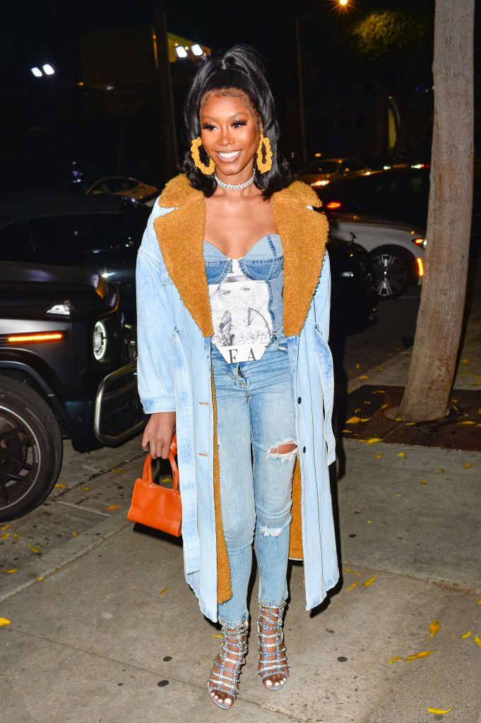 Muni Long goes blue - Image 2 from Soul Train Awards 2022: Muni Long ...