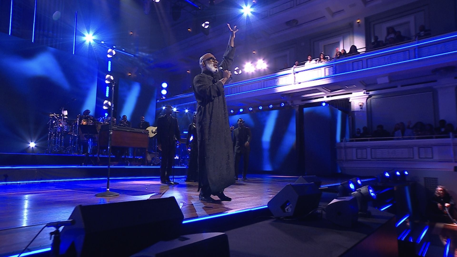 BeBe Winans - "Looking Out for Me" - 40th Stellar Gospel Music Awards ...