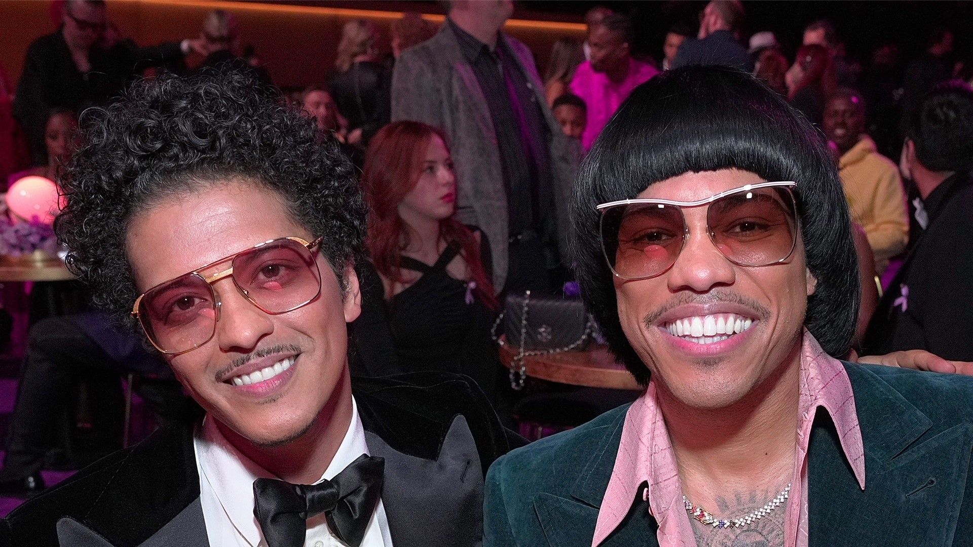 Soul Train Awards 2022: Silk Sonic's Style Is A 70s Dream - (Video Clip ...