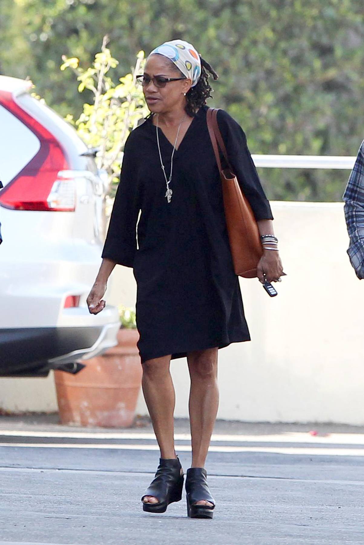 Meghan Markle’s Mom Is Still Just A Regular, Shmegular Girl From ...