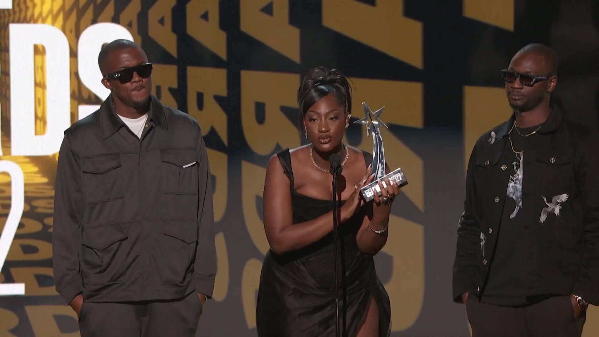 Tems Wins Best International Act - BET Awards 2022 (Video Clip) | BET ...