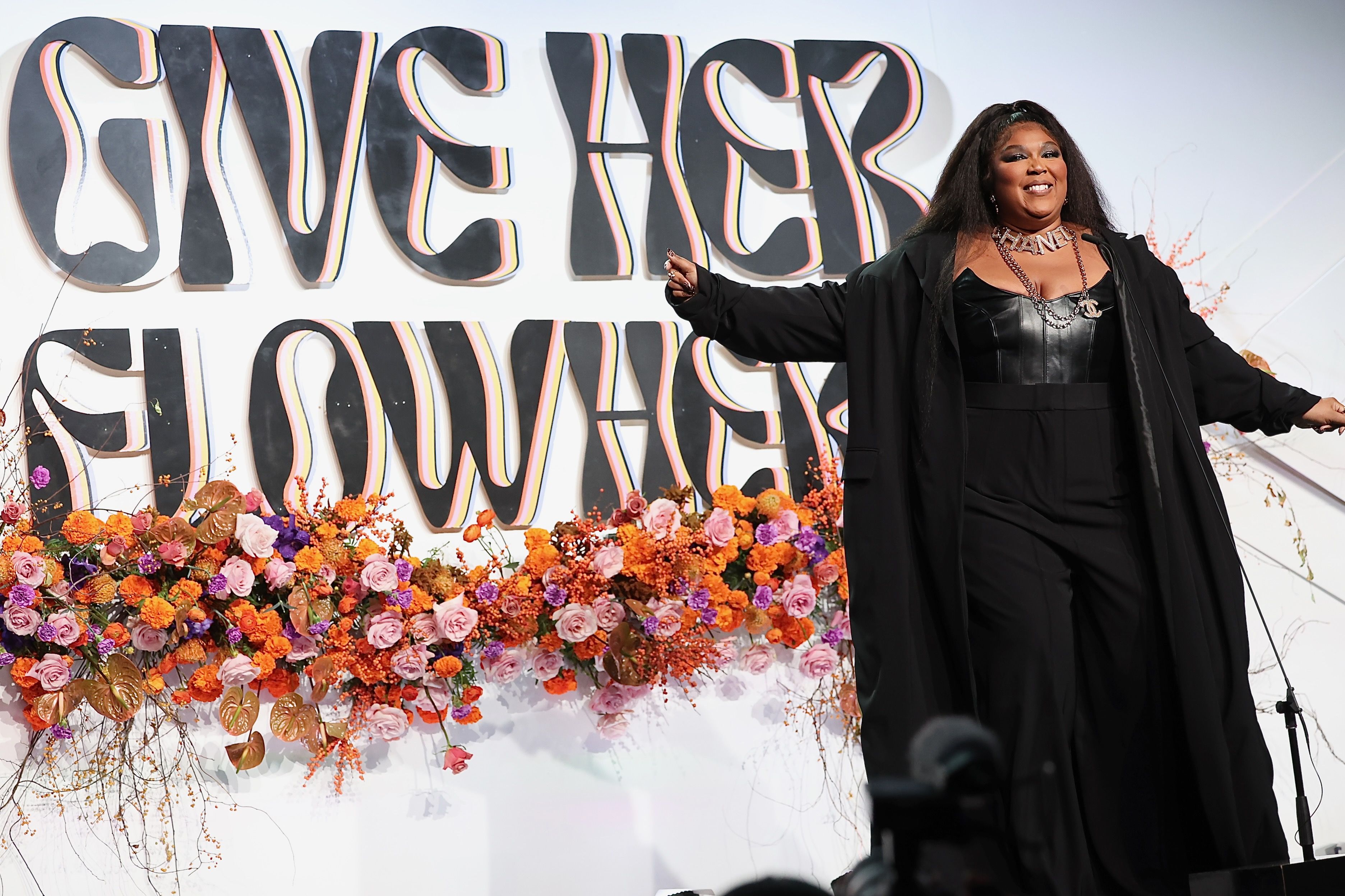 The goldmember outfit Lizzo - Image 5 from Soul Train Awards 2023: Let ...