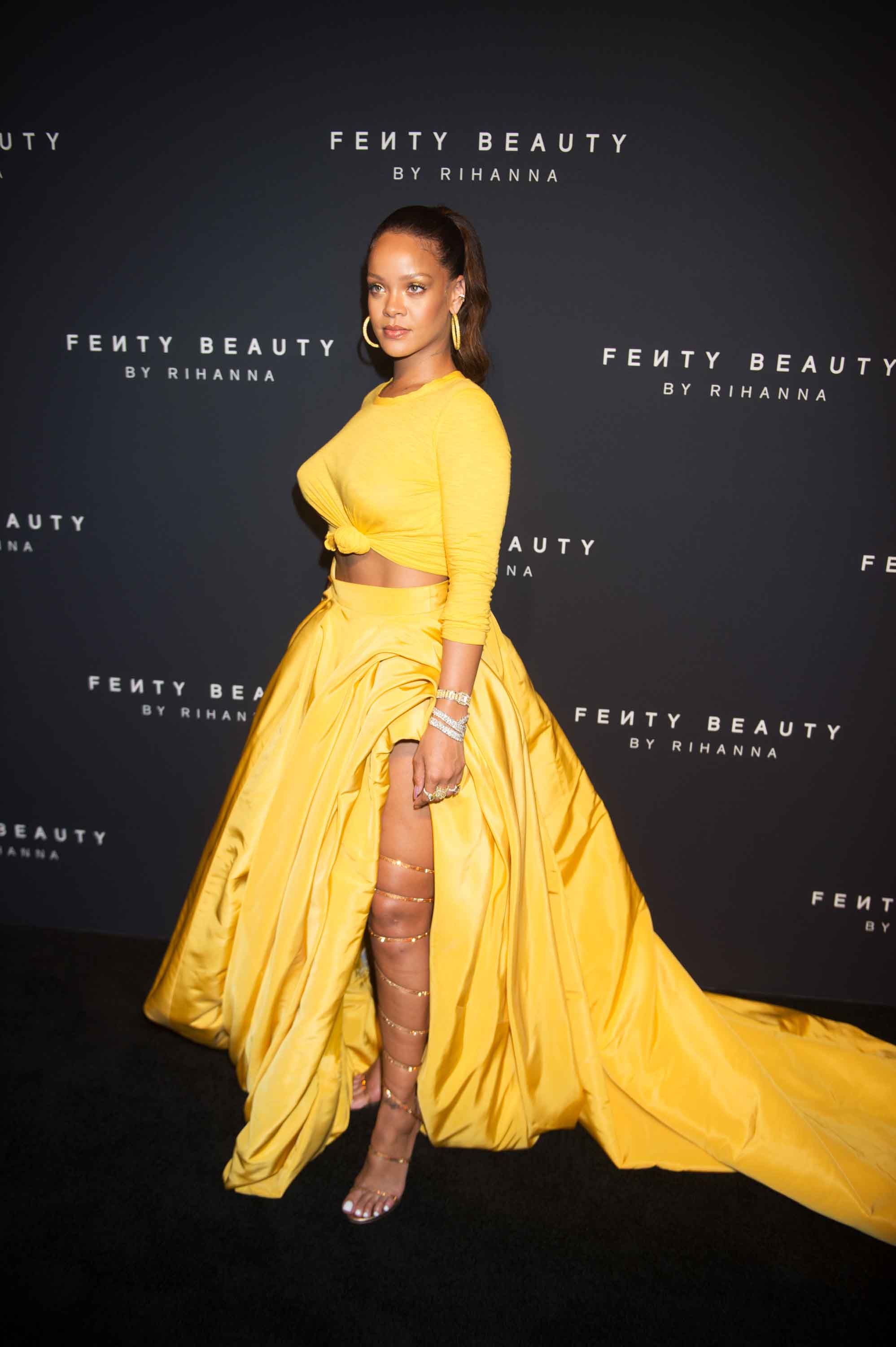 #AnotherOne: Rihanna Stays Clapping Back At Fenty Fans Who Come For Her ...