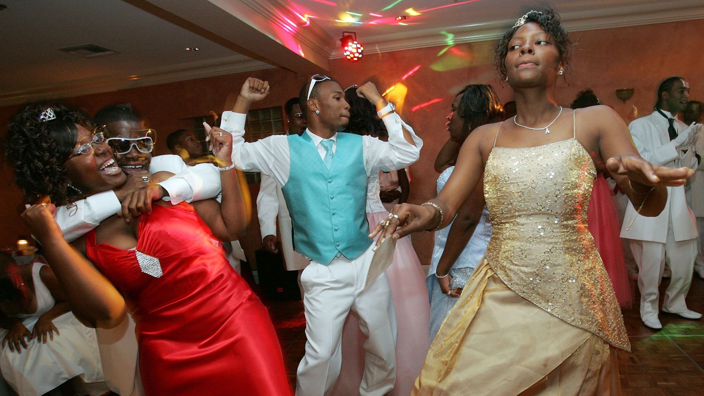 Miami High School Students Go Viral For Epic Fairytale-Themed Prom ...