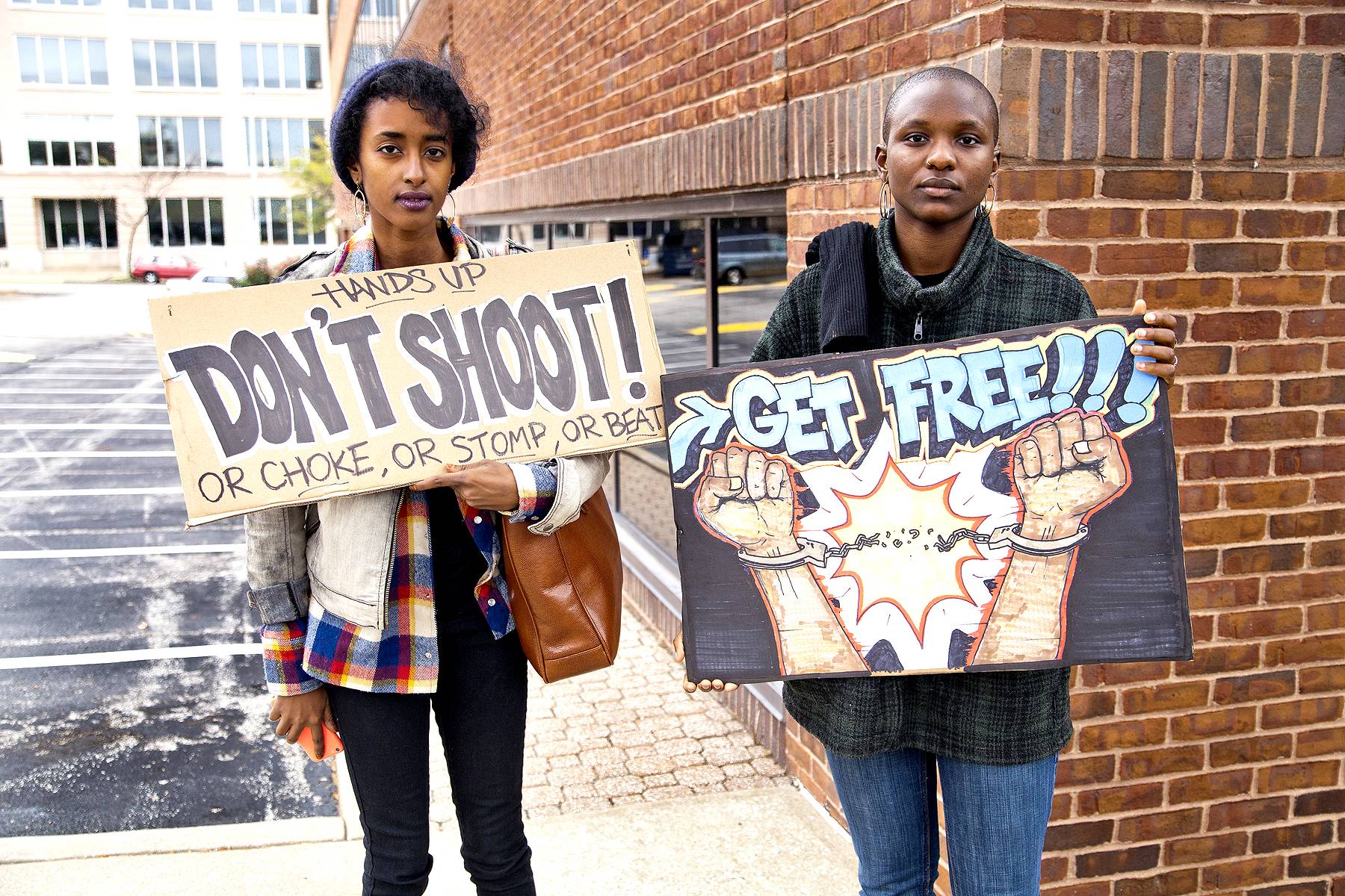 Hands Up - (Photo: - Image 18 from 22 Amazing Photos That Remind Us How ...