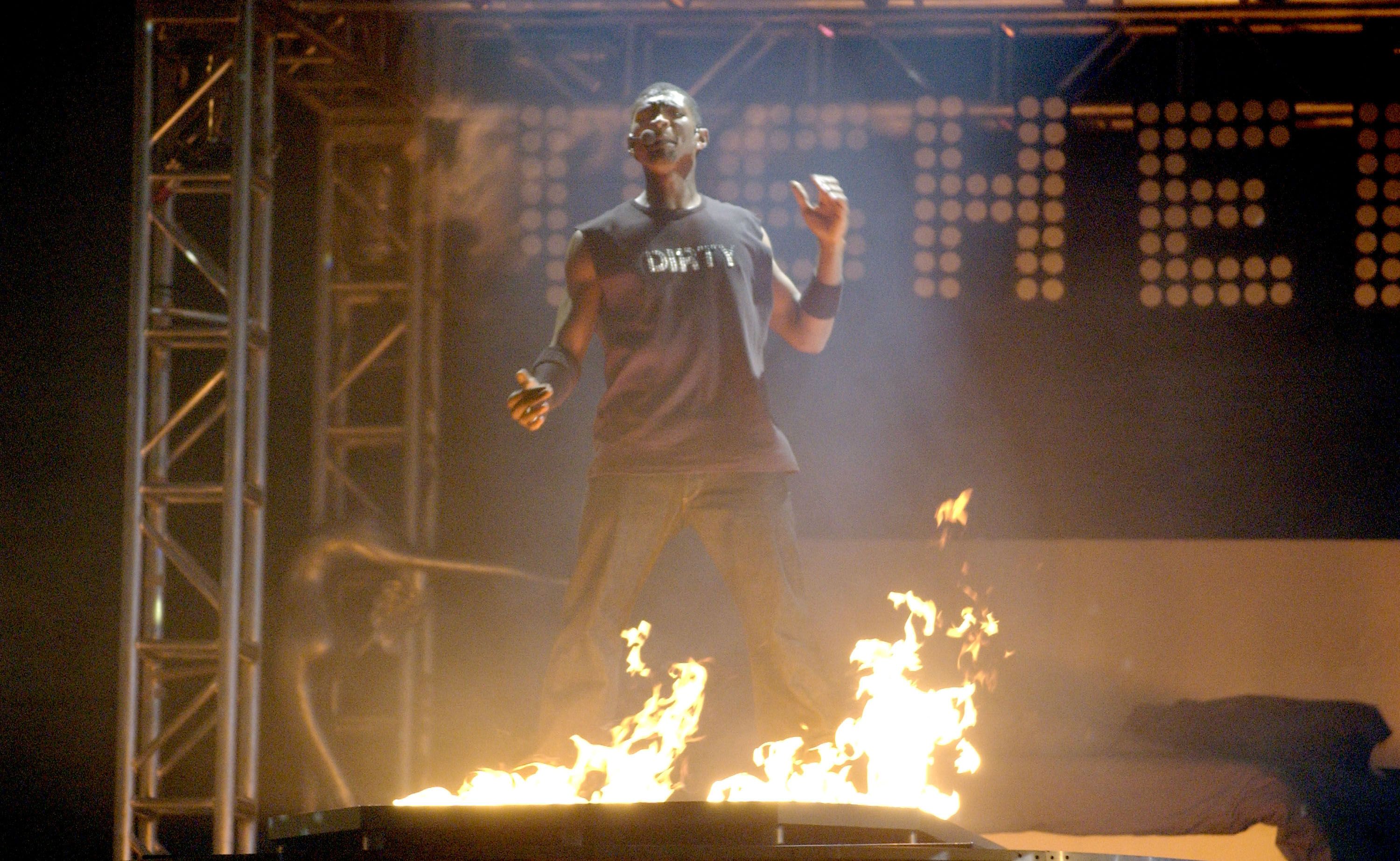 Usher - The R&B - Image 3 from 2002 BET Awards Performances and ...