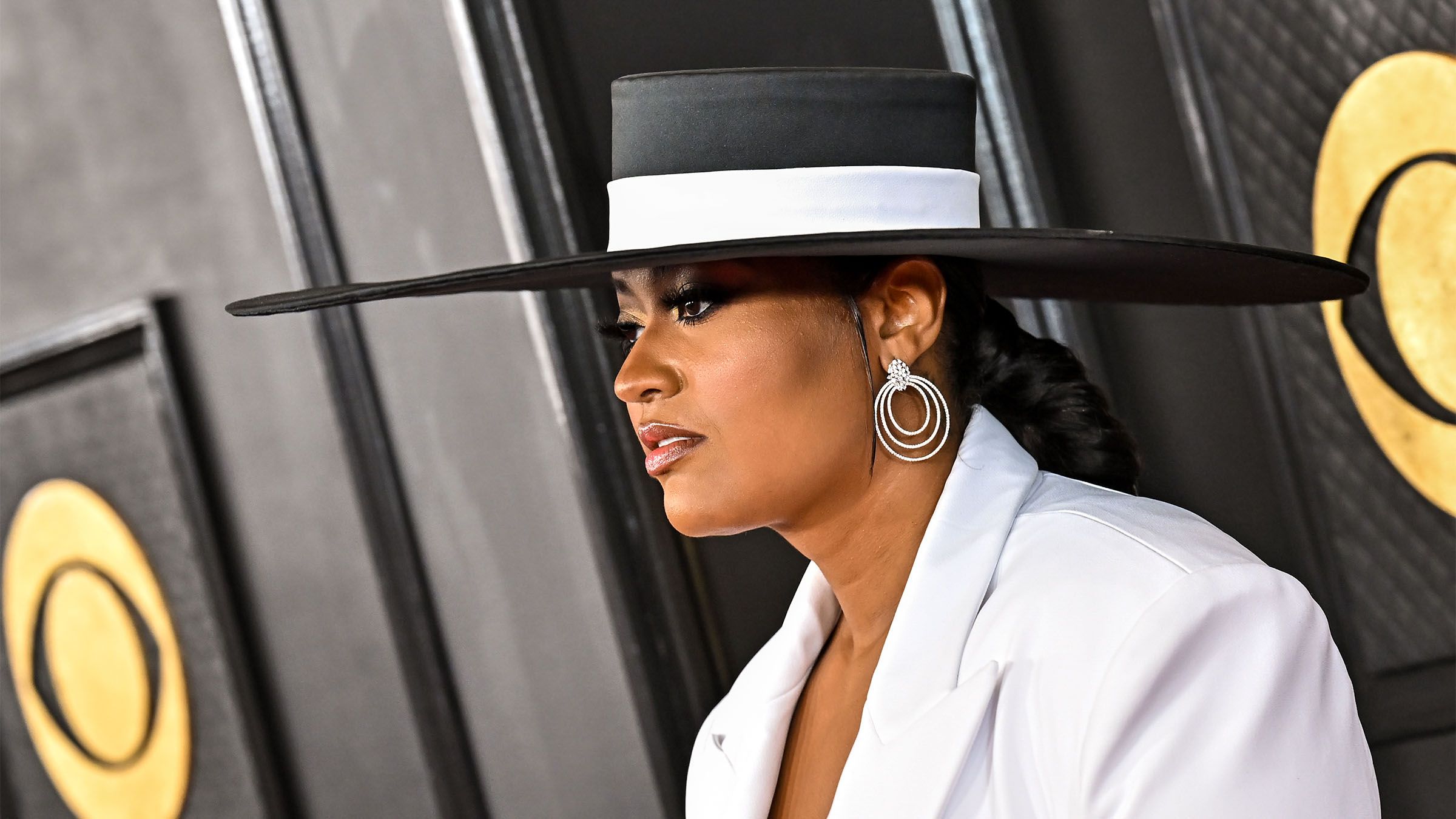 Jazmine Sullivan Mourns Death of Her Mother Pam Sullivan | News | BET