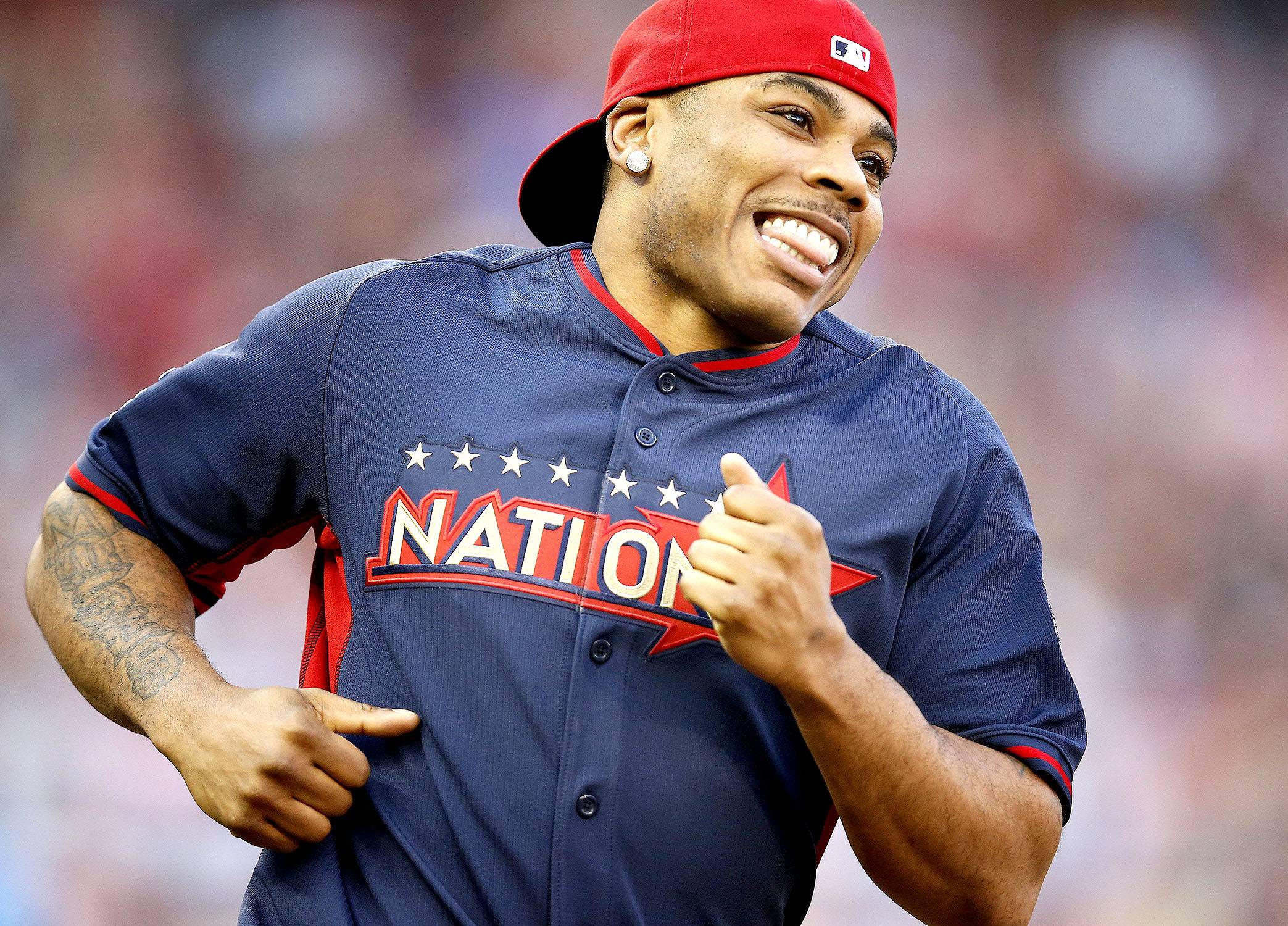 Nelly Loves Him Some - Image 1 from Nelly's Best Sports Moments | BET