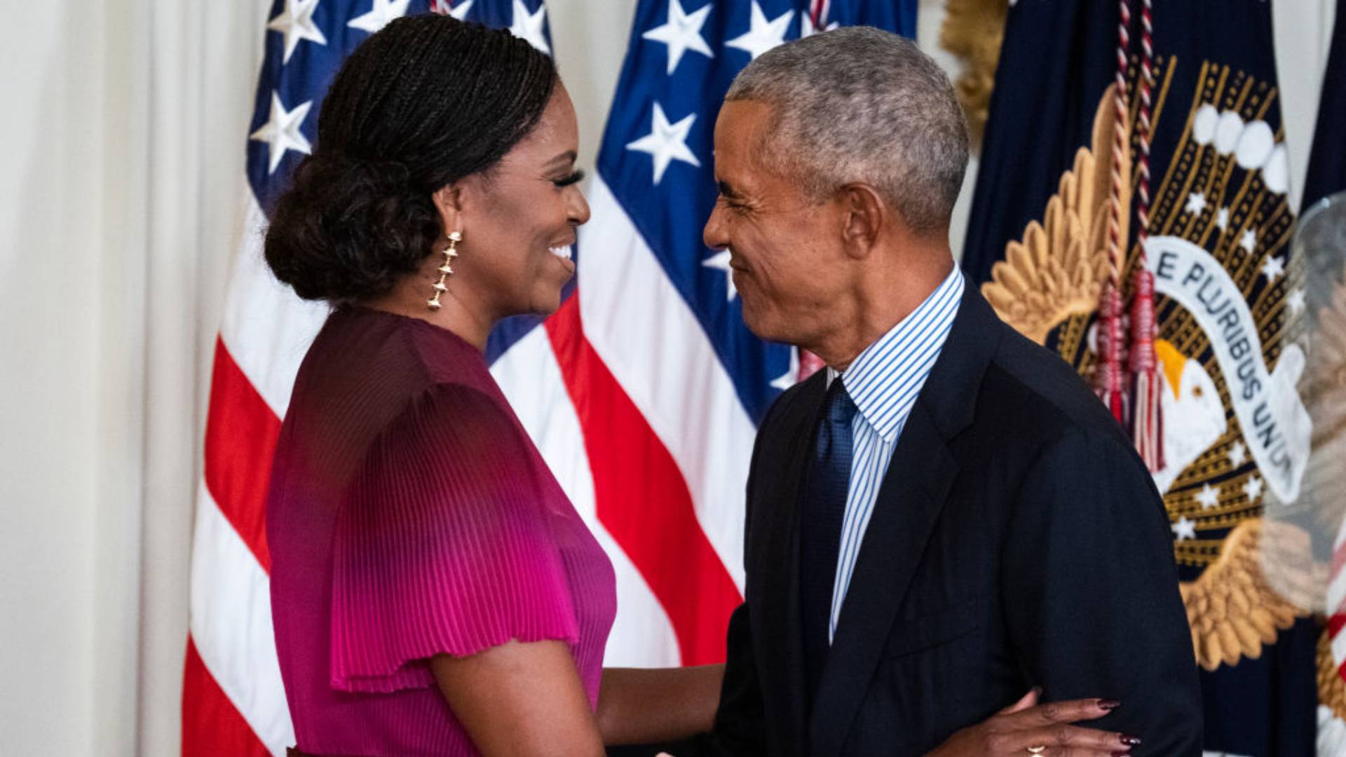 Barack Obama Compliments Michelle Obama's Beauty During The Unveiling ...