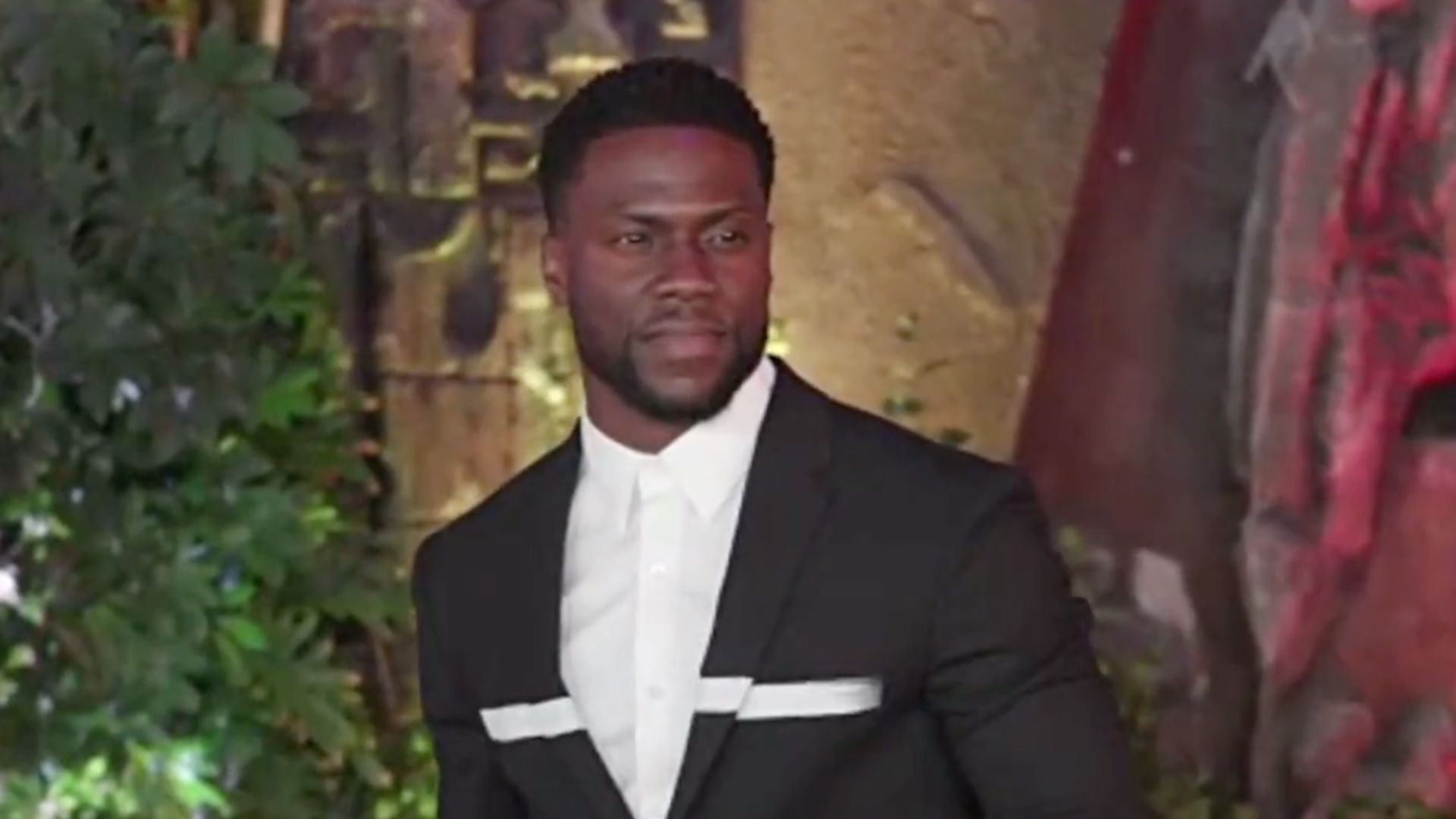 Kevin Hart Donates Meals To Philadelphia Amid COVID-19 - (Video Clip ...