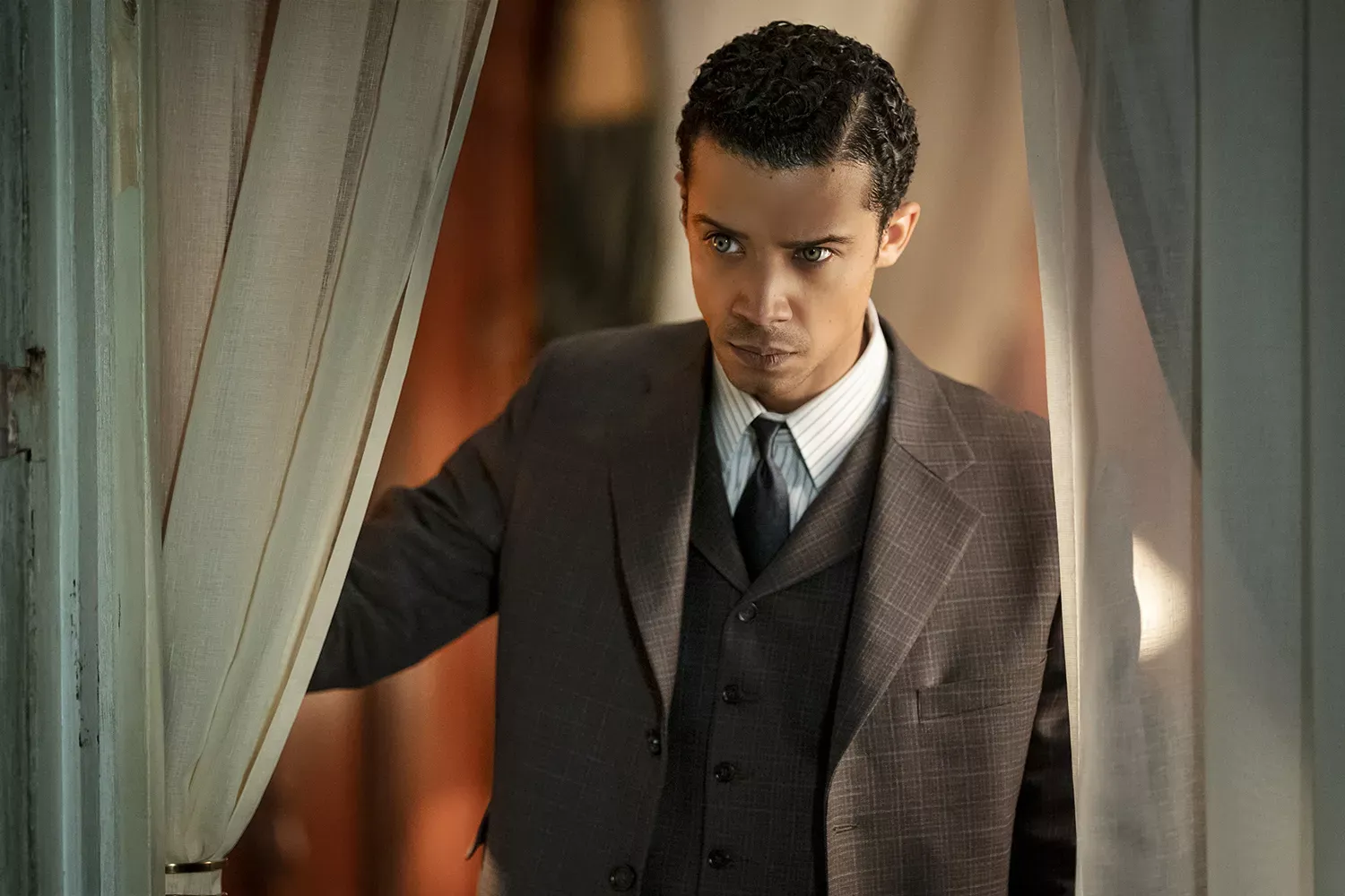 Jacob Anderson Dives Deep into the Darker, More Spectacular Season 2 of 'Interview with the ...
