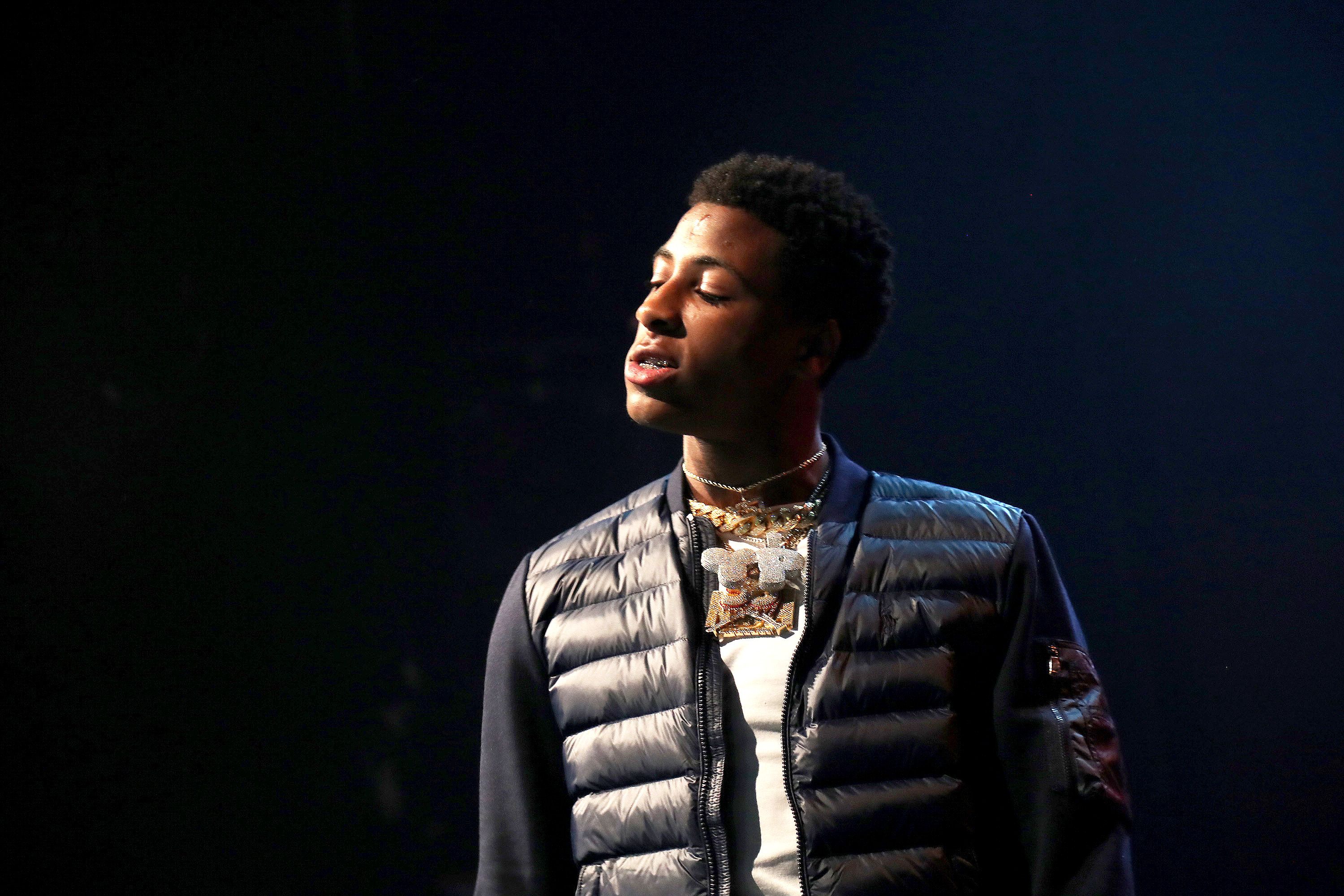 This Rapper Made His Girlfriend Sleep In A Hotel Lobby To Have Sex With ...