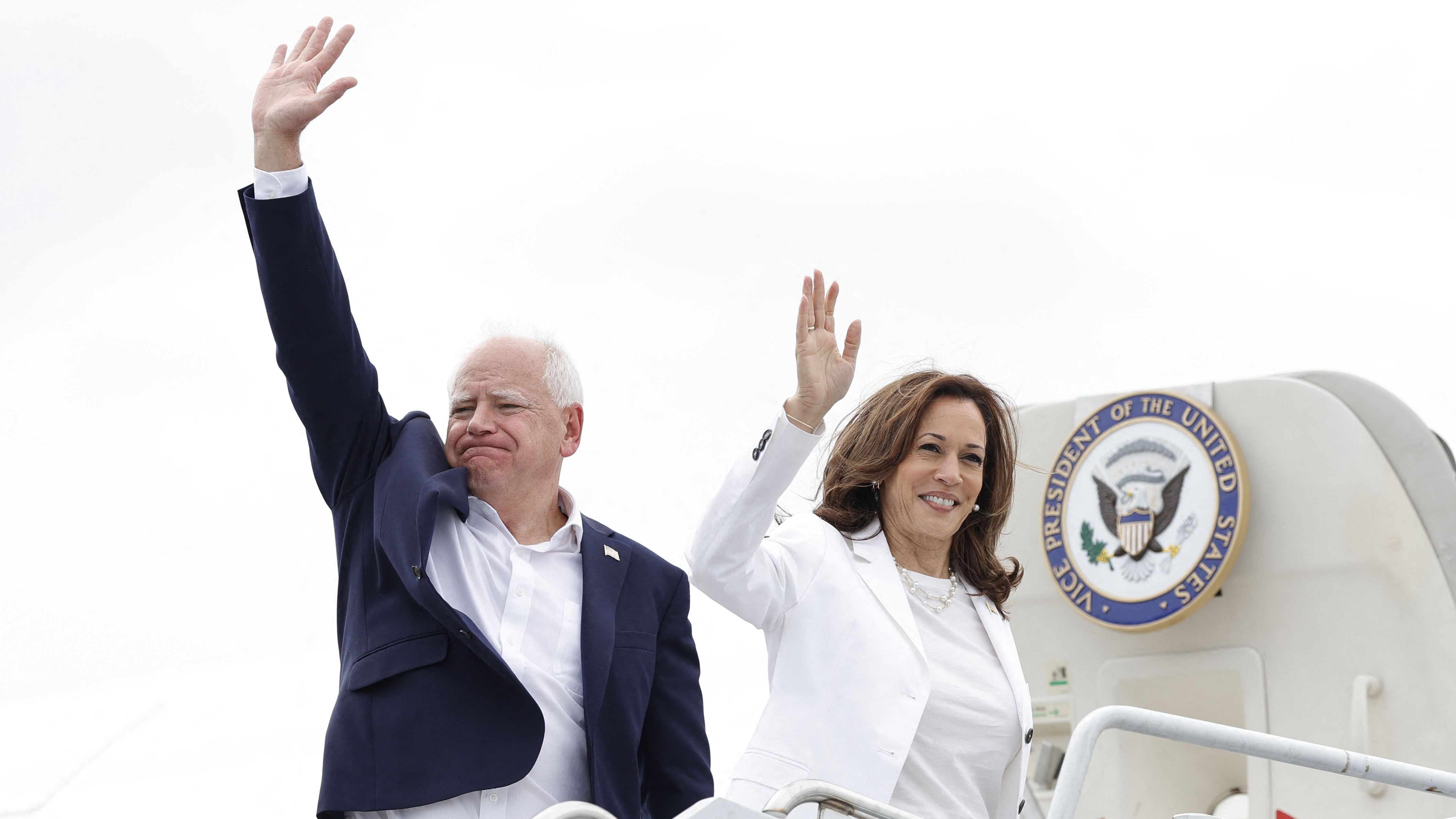 Thousands Rally for Kamala Harris and Tim Walz in Wisconsin and ...