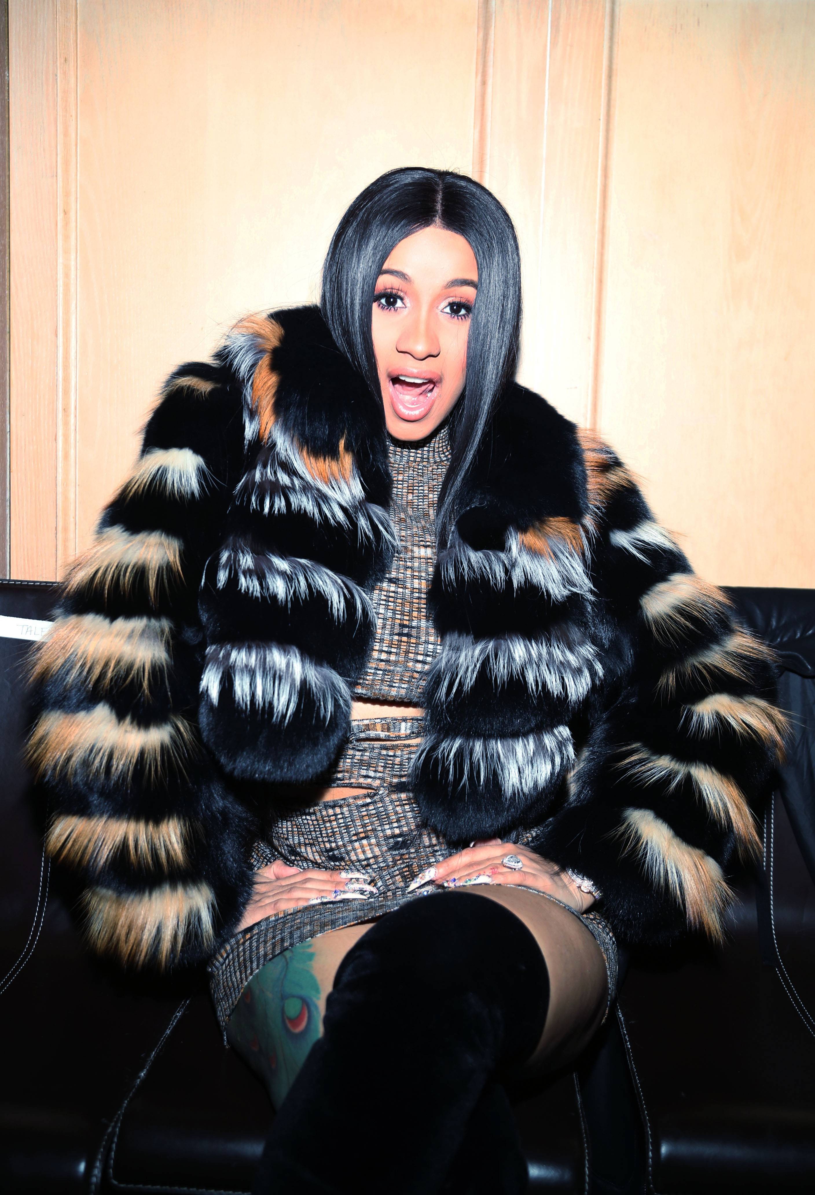 See Why Cardi B Is Pissed At A Stylist Who Used Glue In Her Weave—And ...