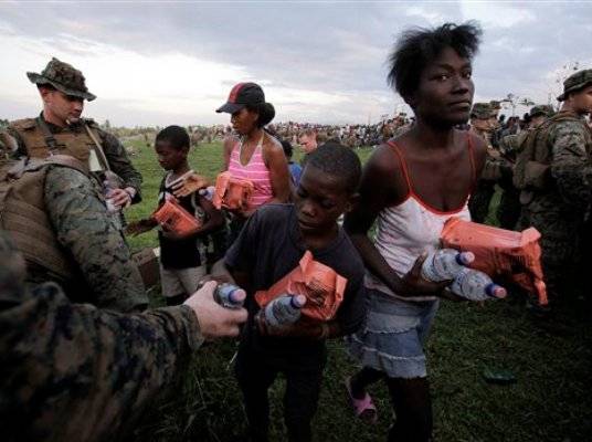 Getting Aid - U.S. - Image 12 from World Lens: Haitian Aid and Recovery ...