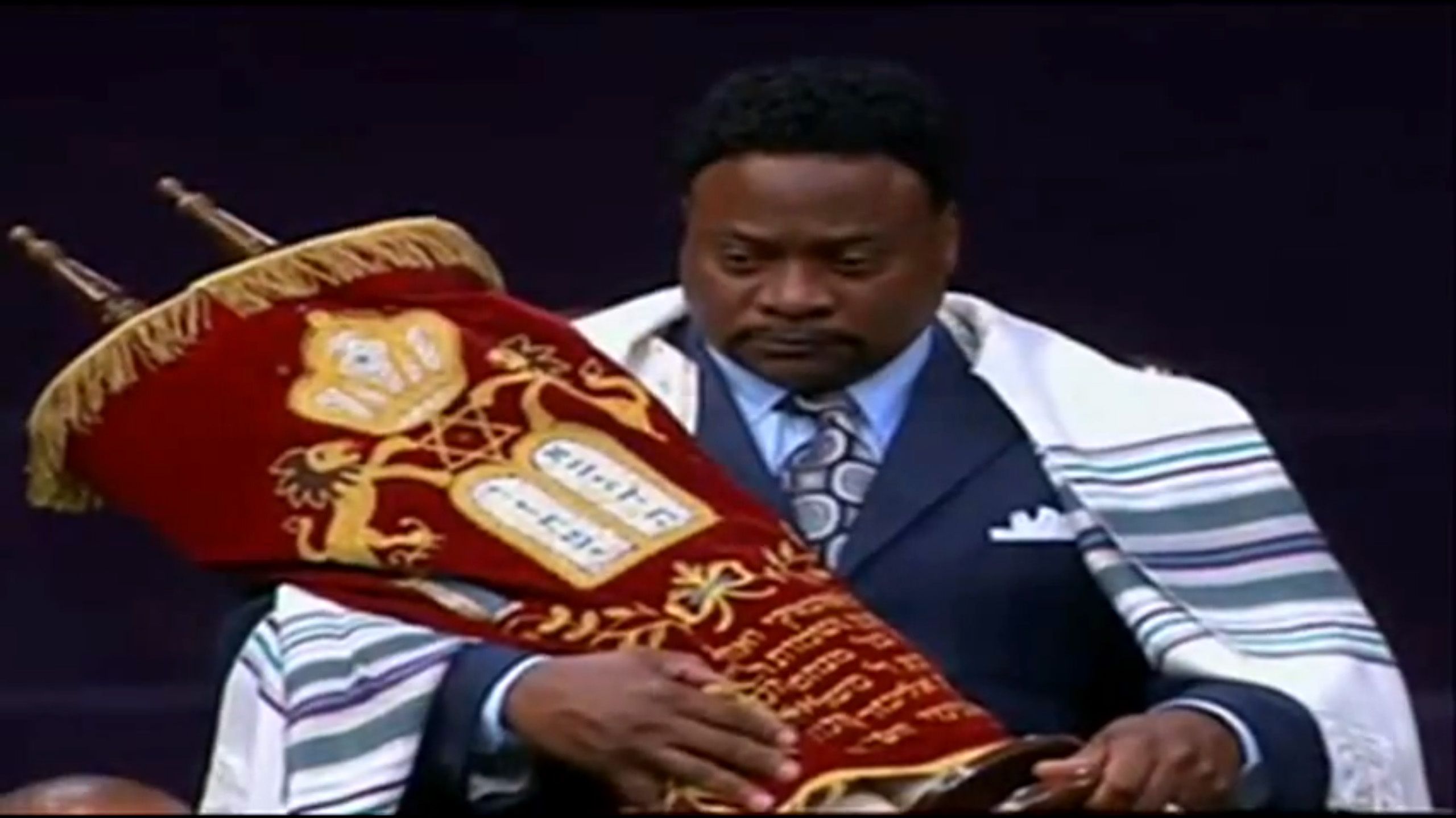 Bishop Eddie Long Named a King at His Atlanta Church | News | BET