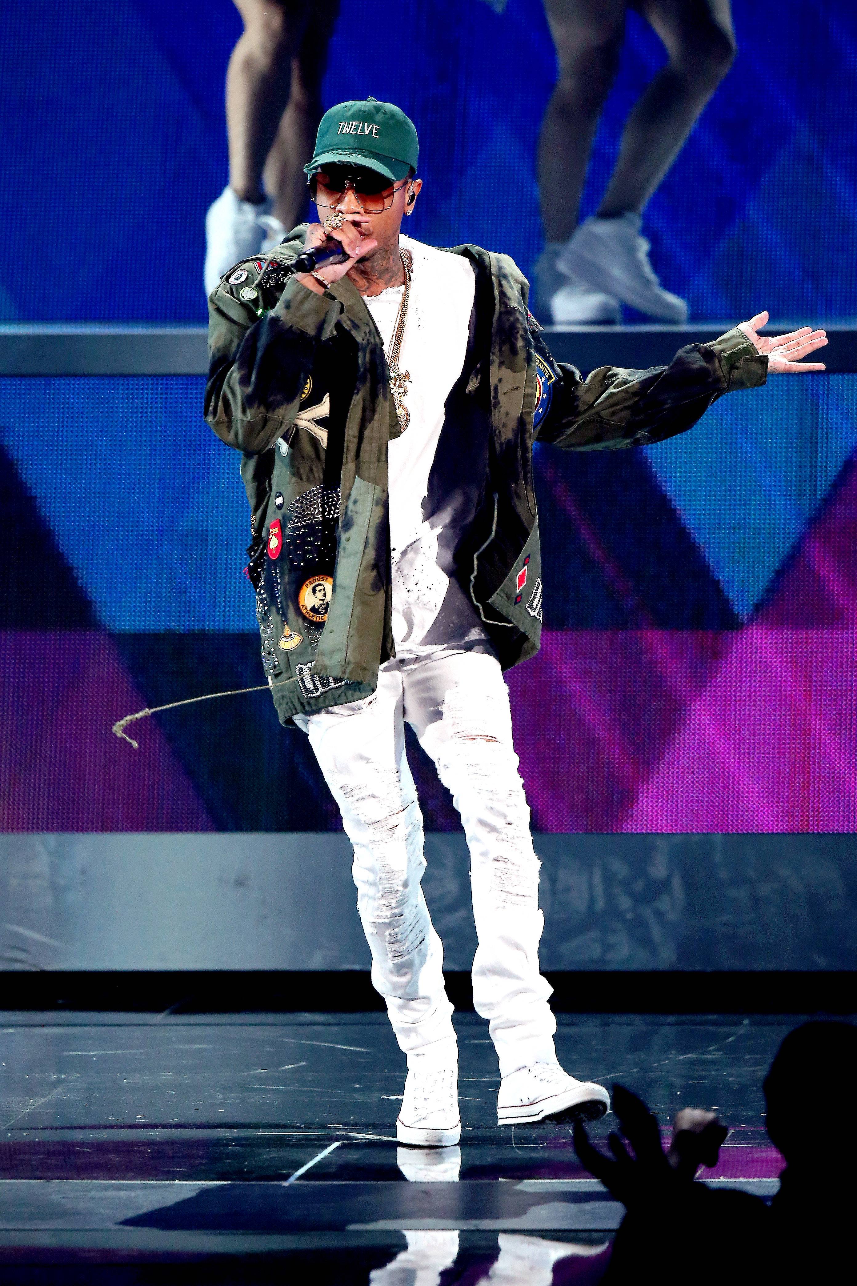 Tyga Gets Wild - Image 54 from Must-See Moments | BET HipHop Awards