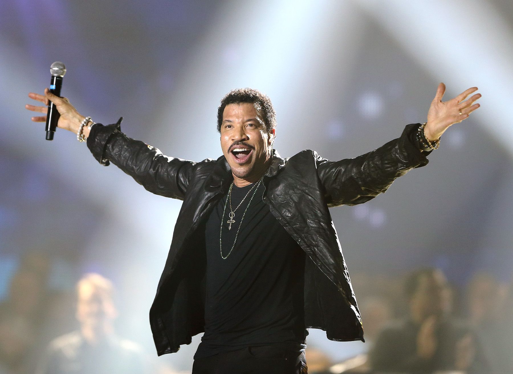 "Hello" - From Richie's - Image 4 from The Lionel Richie Playlist ...