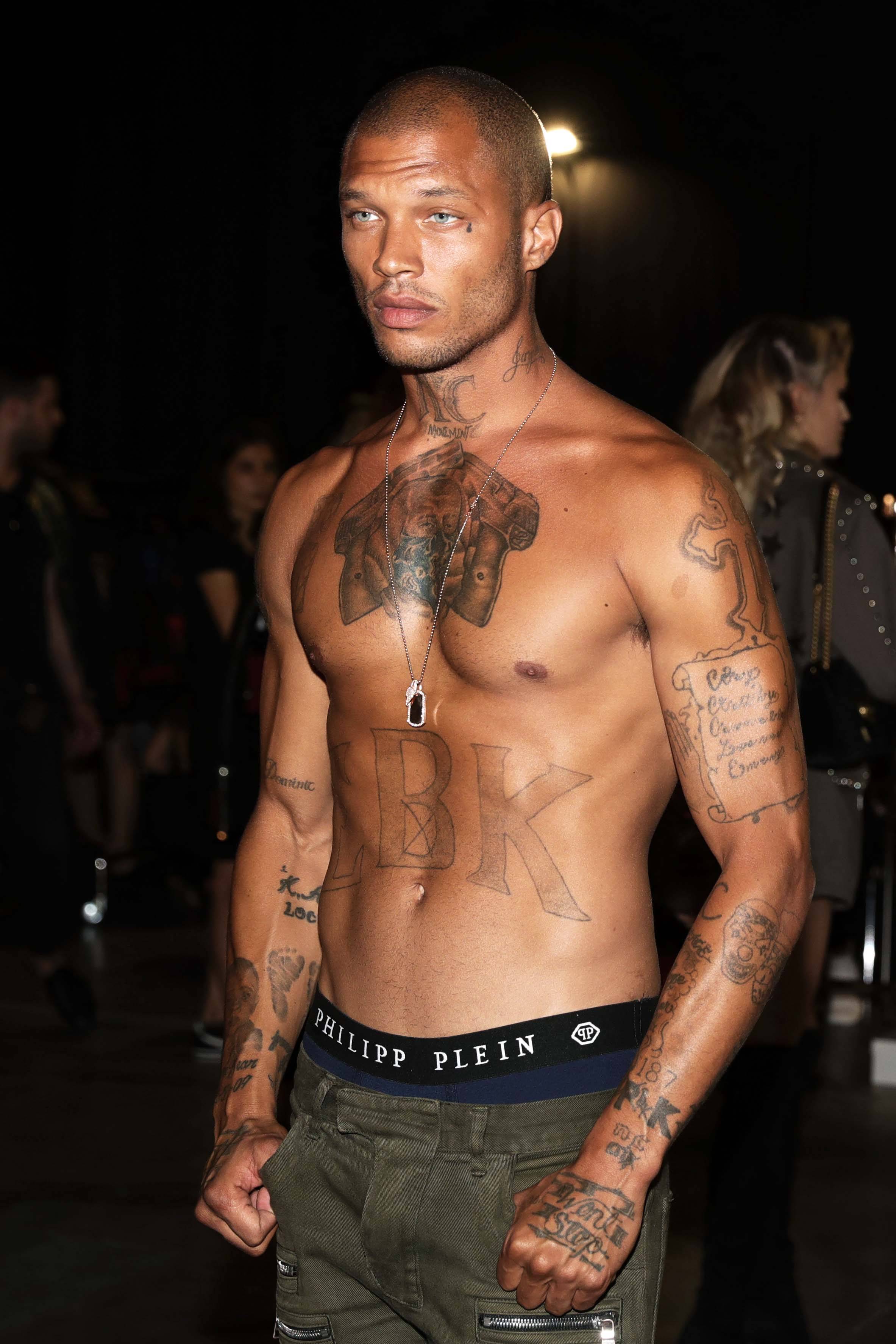 Prison Bae 2.0 Lands A Modeling Contract, Just Like Jeremy Meeks | News ...