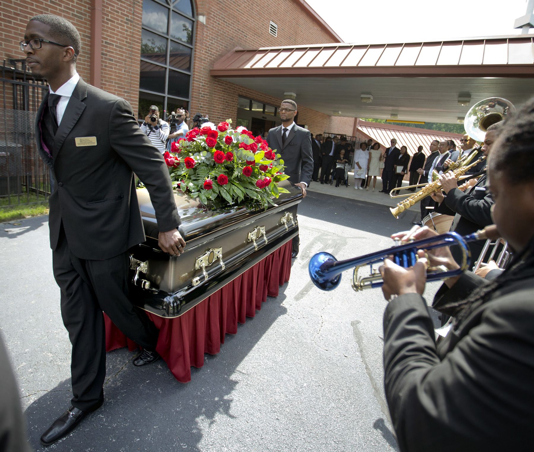Gone Too Soon - - Image 2 from Chris "Mac Daddy" Kelly's Funeral | BET