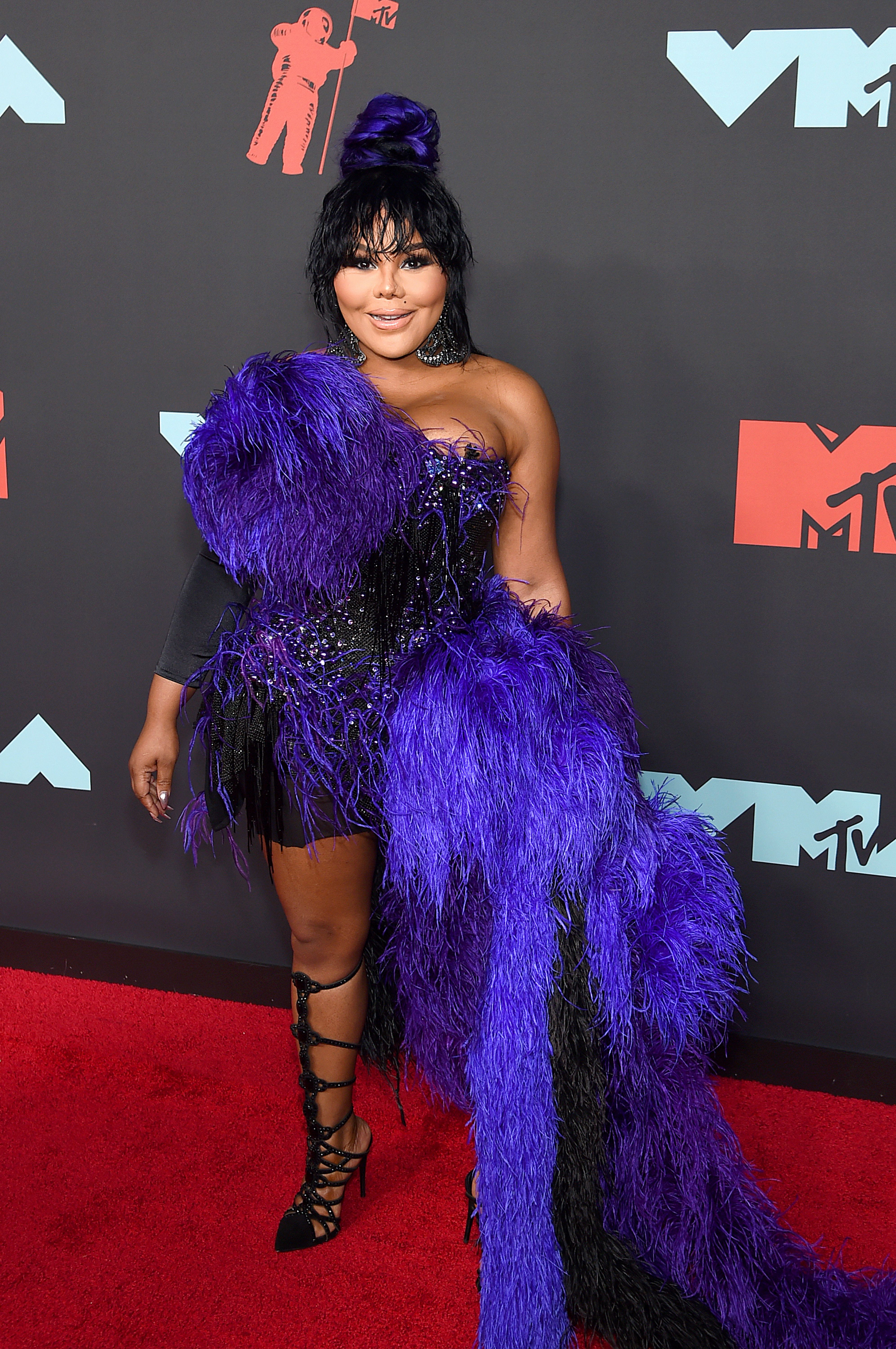 Lil' Kim and Daughter Royal Reign Dance on Stage to 'Ladies Night ...