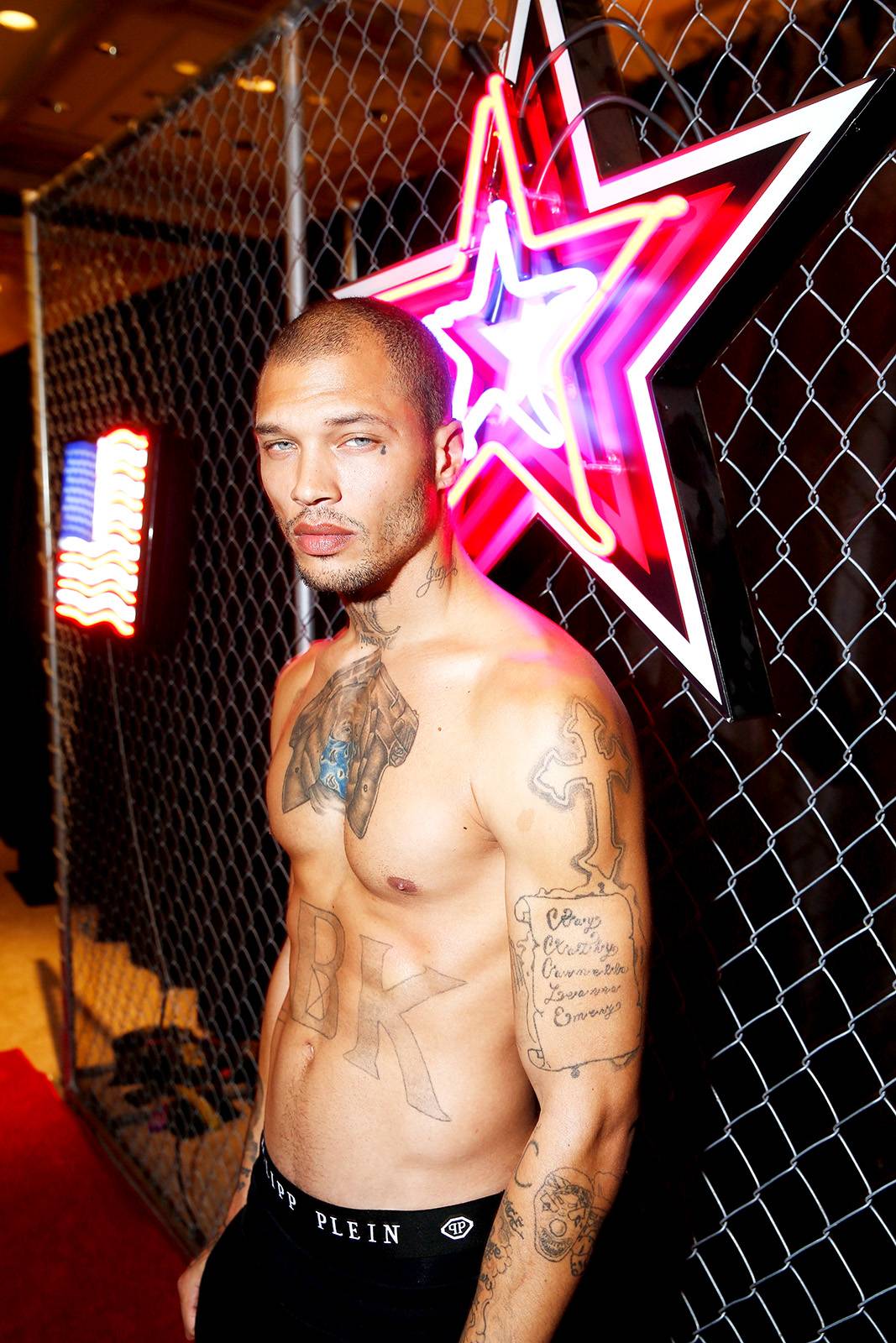 Here's How Prison Bae Jeremy Meeks's Wife Reacted to His Affair With a ...
