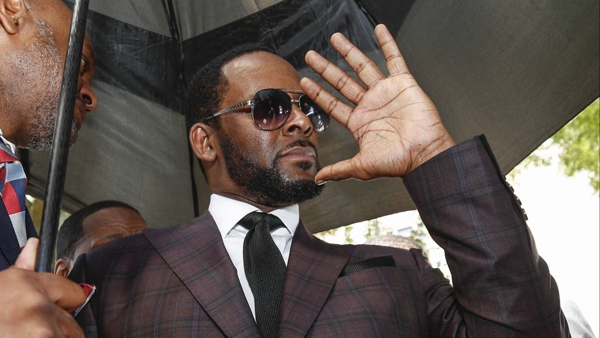 R. Kelly’s Defense Team Files Motion For Acquittal In Chicago Trial ...