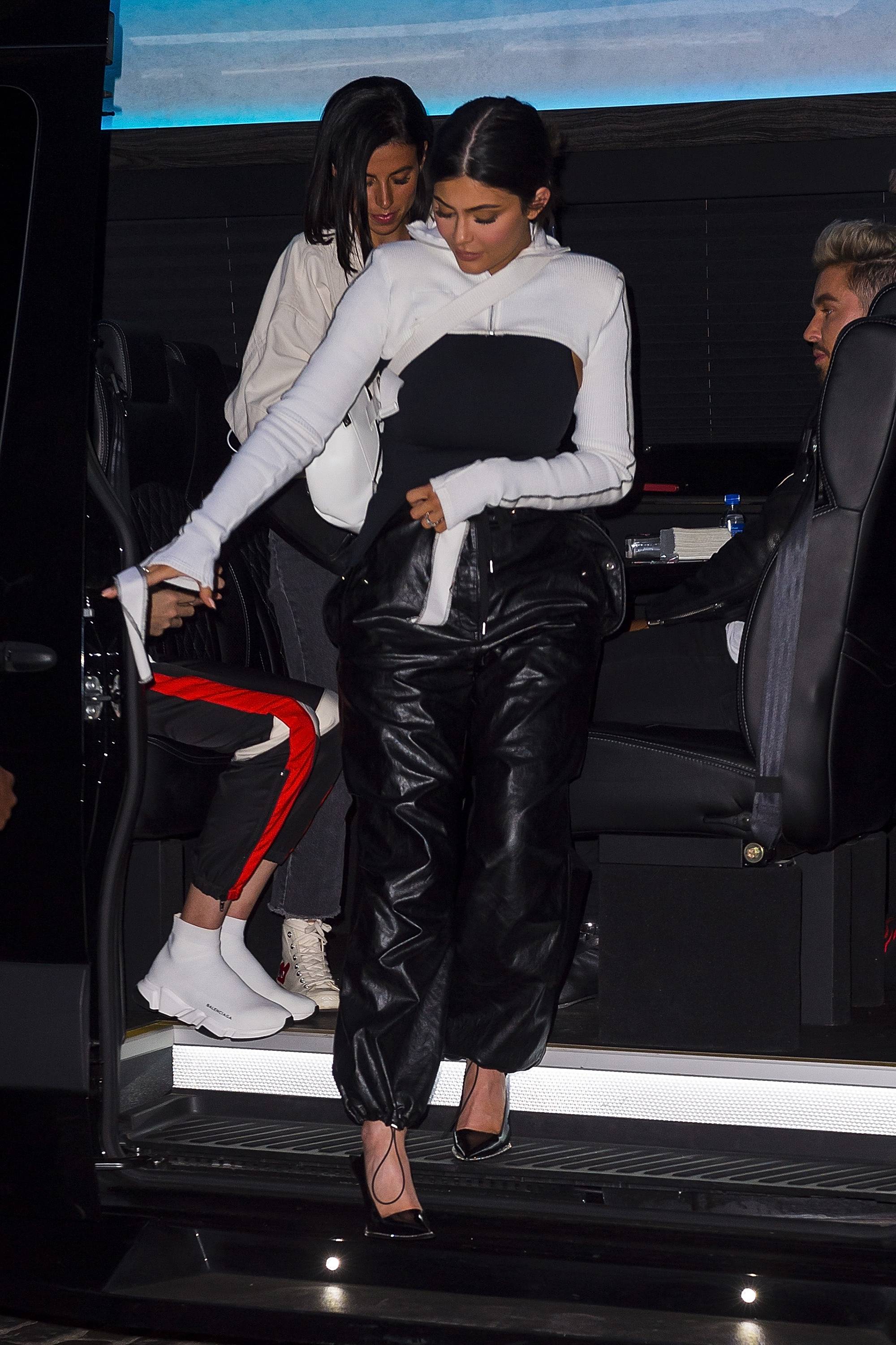 Zamn Zaddy: Social Media Is Going Crazy For Kylie Jenner’s Fine AF ...