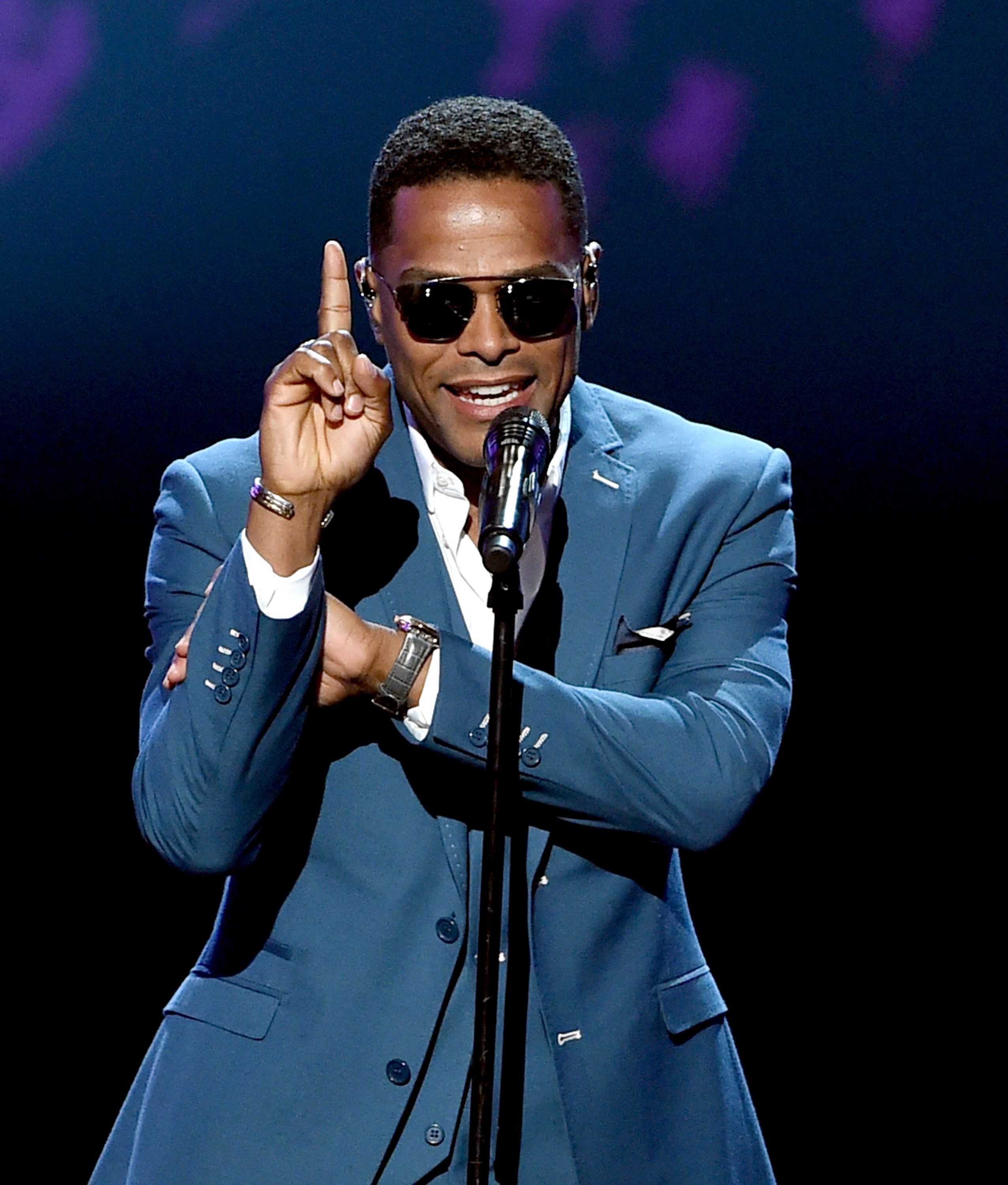 Representing '90s Afro-Bohemian Style - Image 7 from 8 Times Maxwell ...