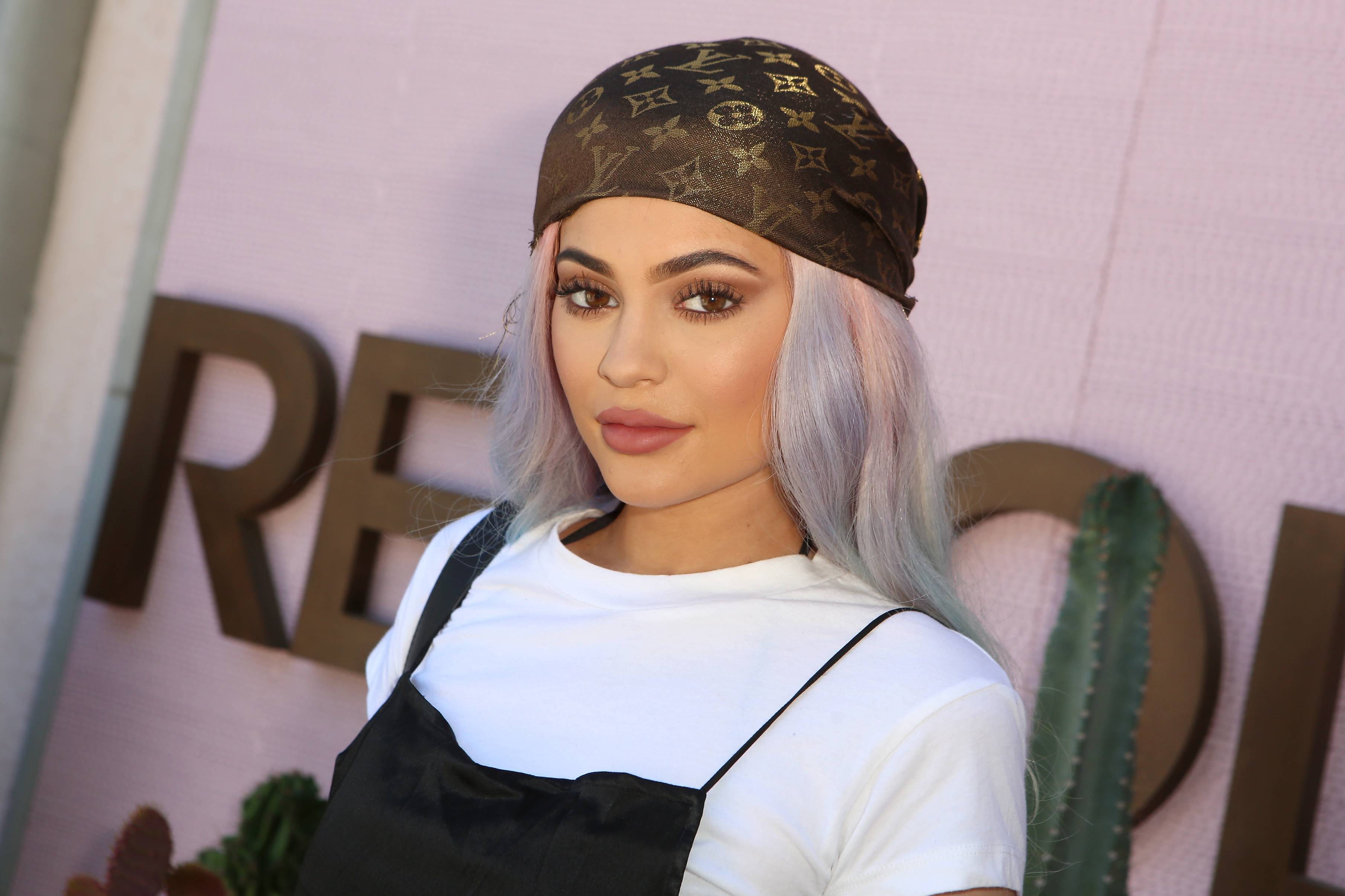 Savage Af See How Kylie Jenner Just Clapped Back At All Those Mommy
