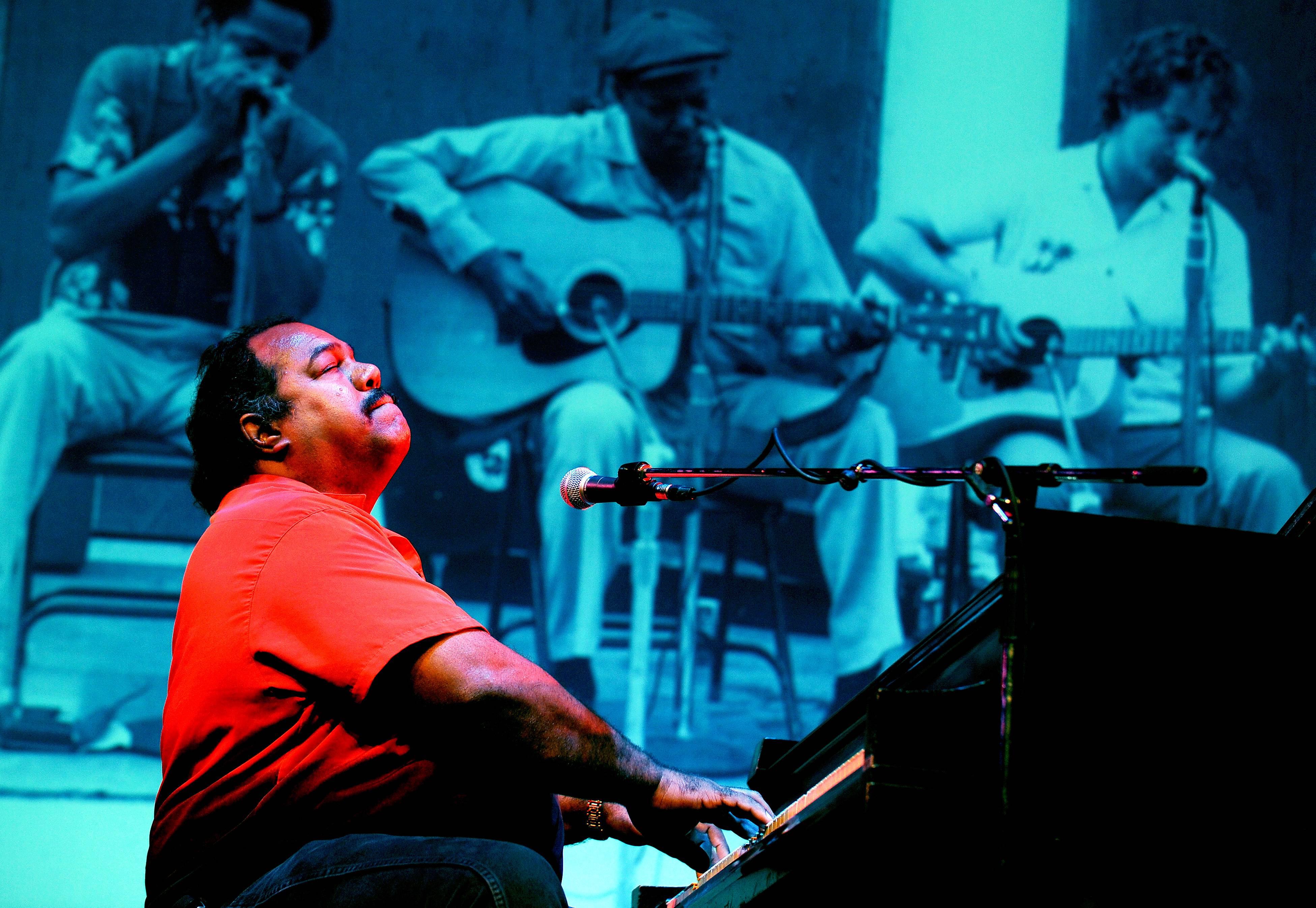 [Watch] This Chicago Blues Musician Convinced 25 Racists to Give Up the ...