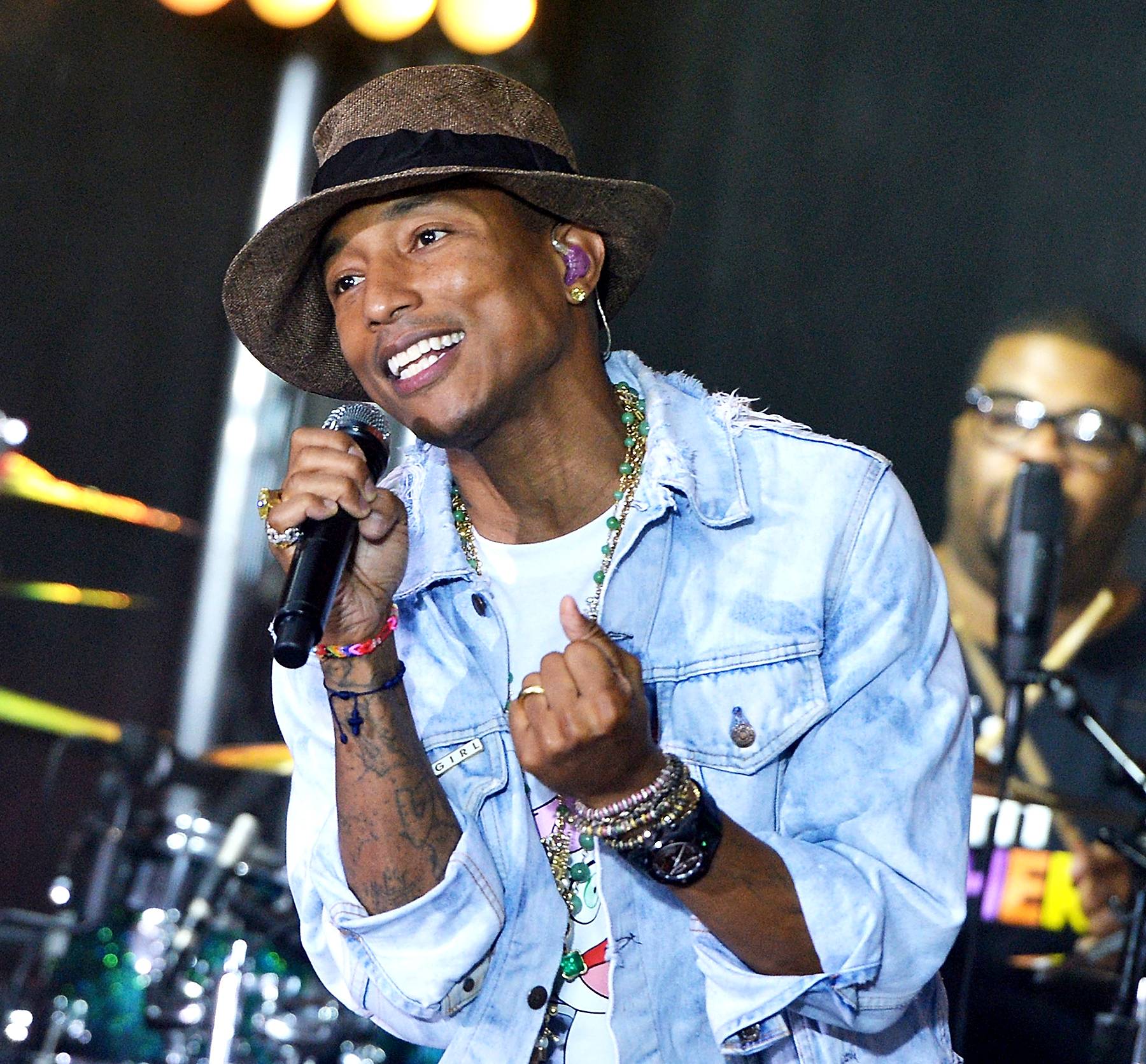 Pharrell Williams, "Happy" - - Image 7 from The Best Singing ...