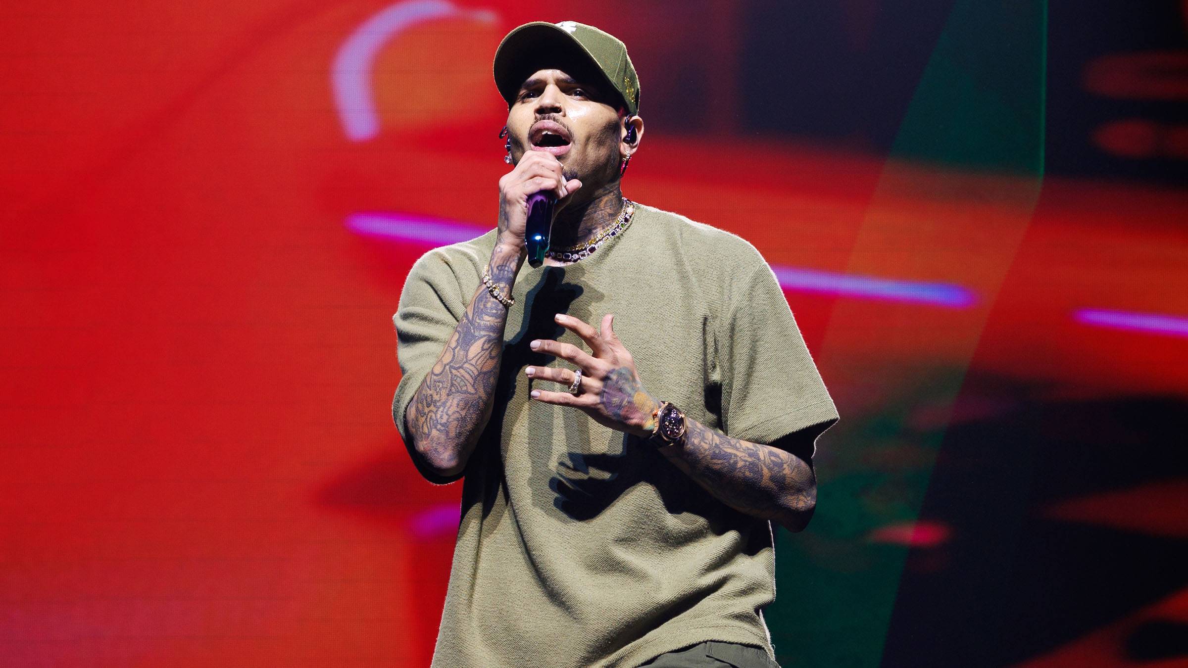 Chris Brown Responds To Throwing Fan’s Phone During Onstage Lap Dance ...