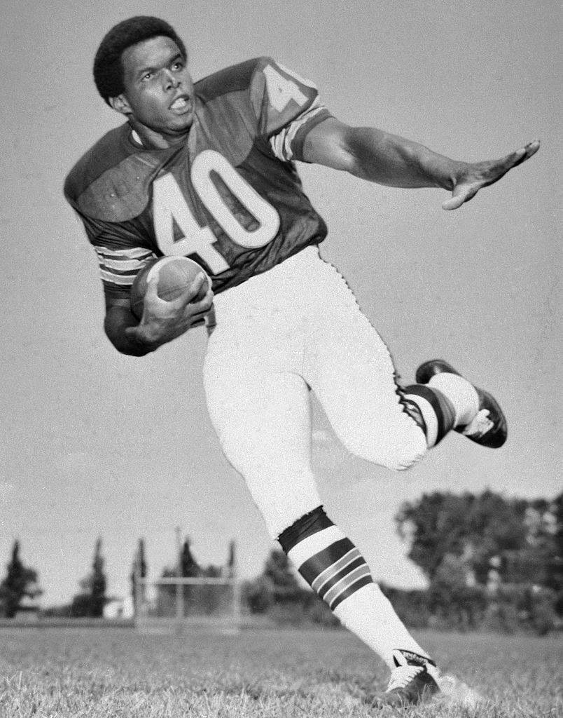 Hall Of Fame Running Back Gale Sayers Has Died At 77 | News | BET