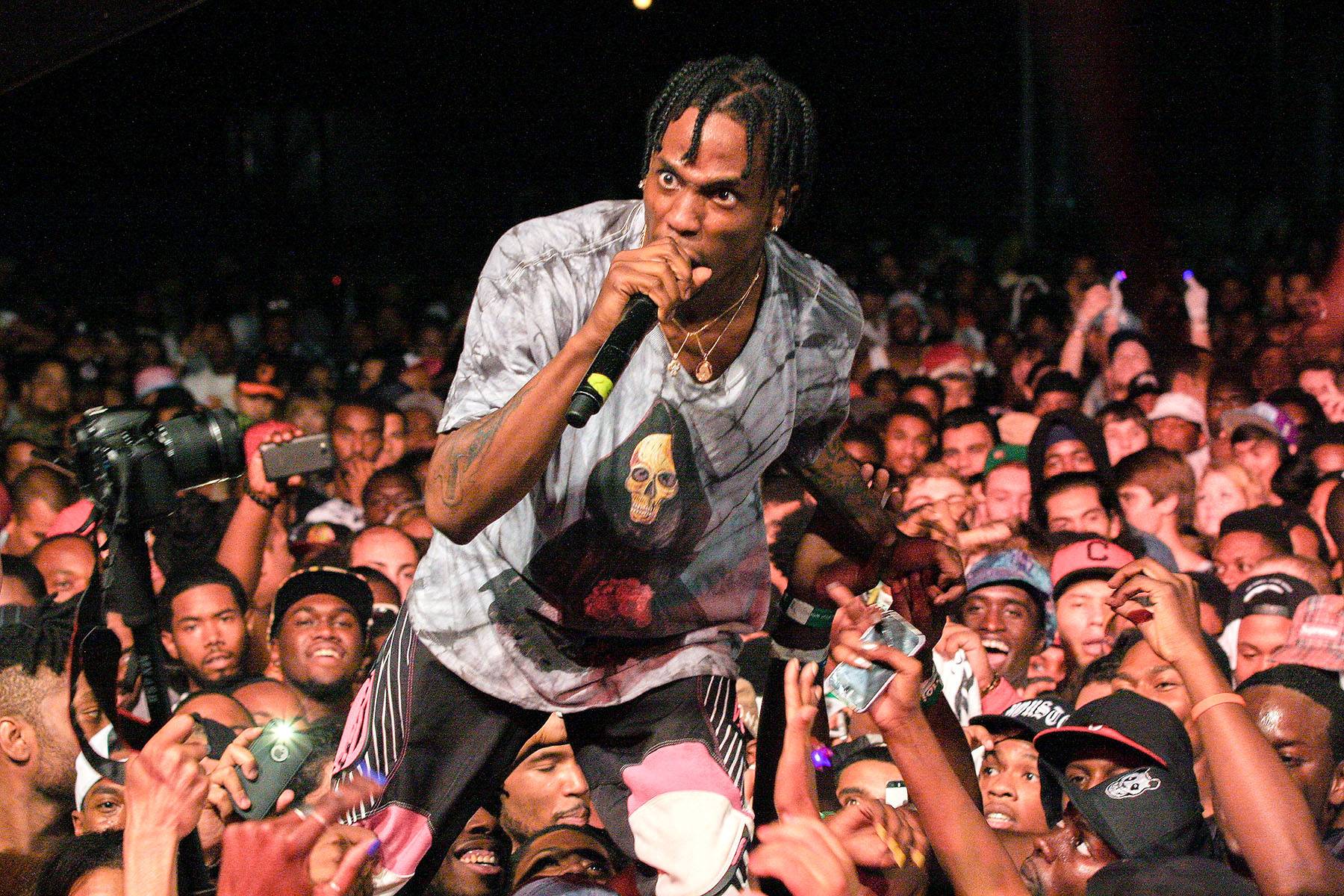 Travis Scott Apologizes for Throwing Summer Jam Cameraman Off Stage ...