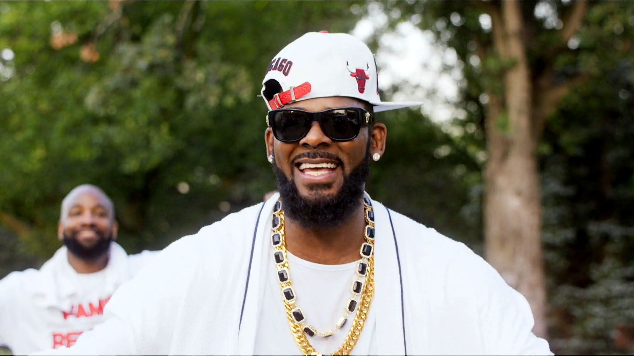 R. Kelly Brings the Summer Vibes in 'Backyard Party' Music Video | News ...