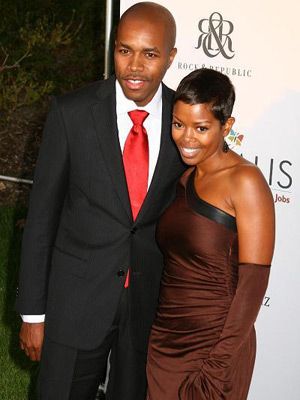 Derrick 'D-Nice' Jones, fiancee - Image 13 from Crazy in Love: Music ...