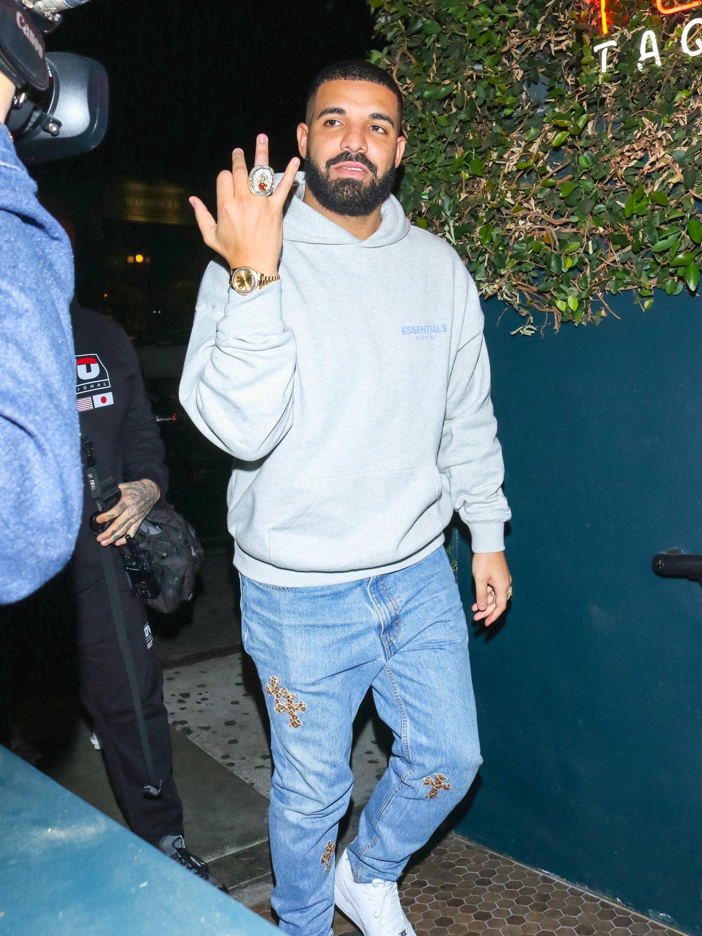 Drake Gets Bored In Quarantine And Decides To Show Off His Insanely ...