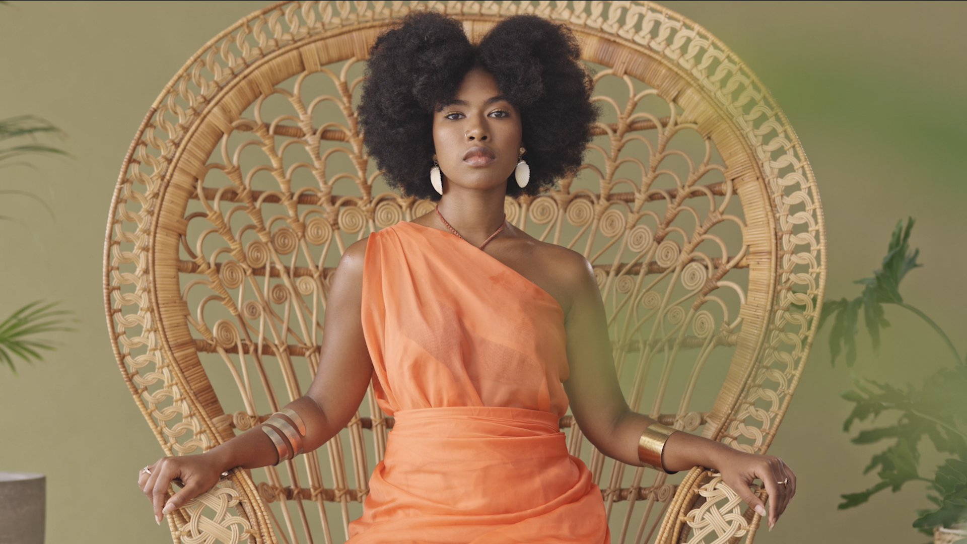 Nyla Choates Explores Hip-Hop Fashion - BET Hip Hop Awards 2023 (Video ...